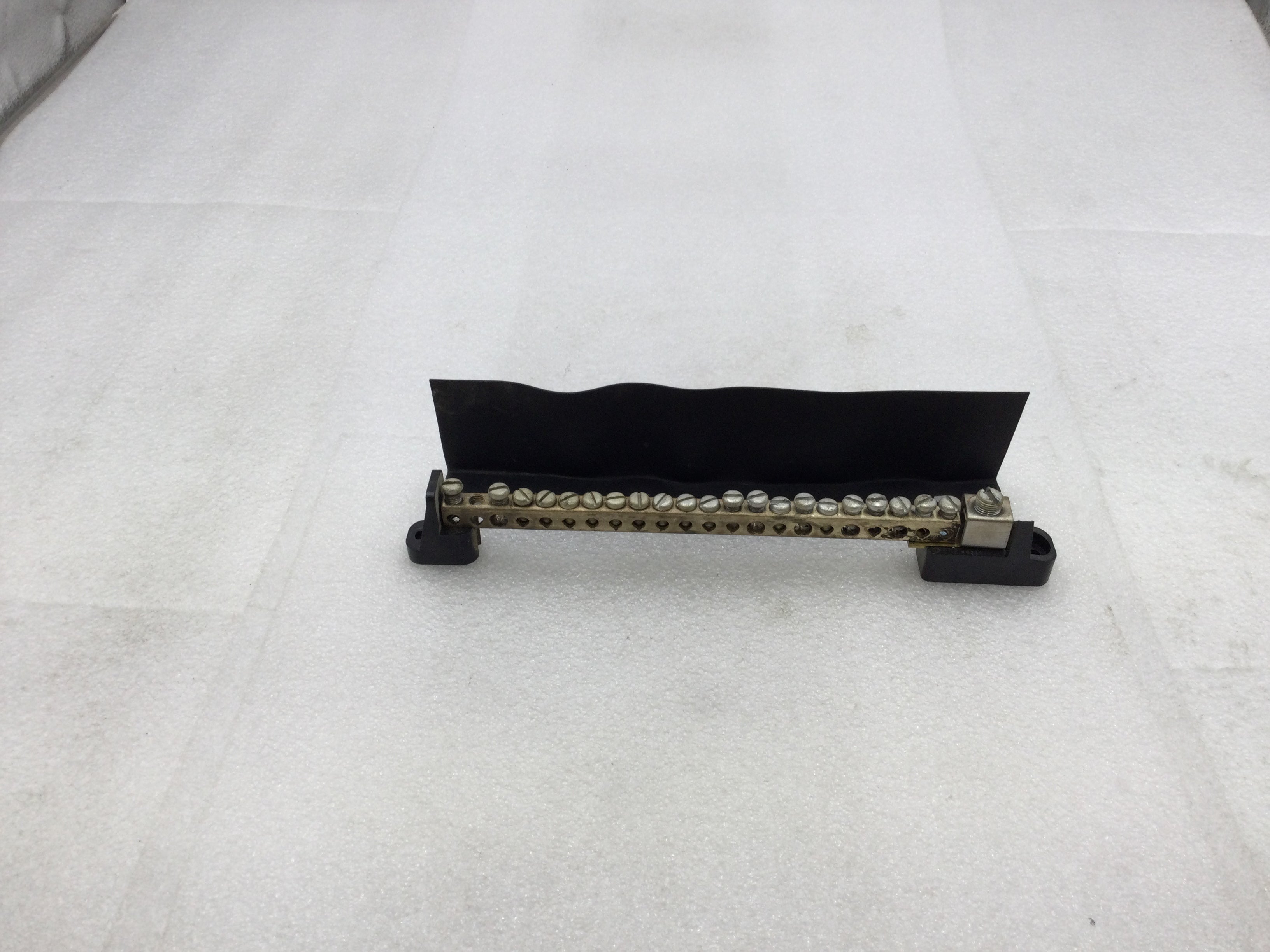 Wadsworth L100MB12-20 22 Position Neutral/Isolated Grounding Bar 9 1/2