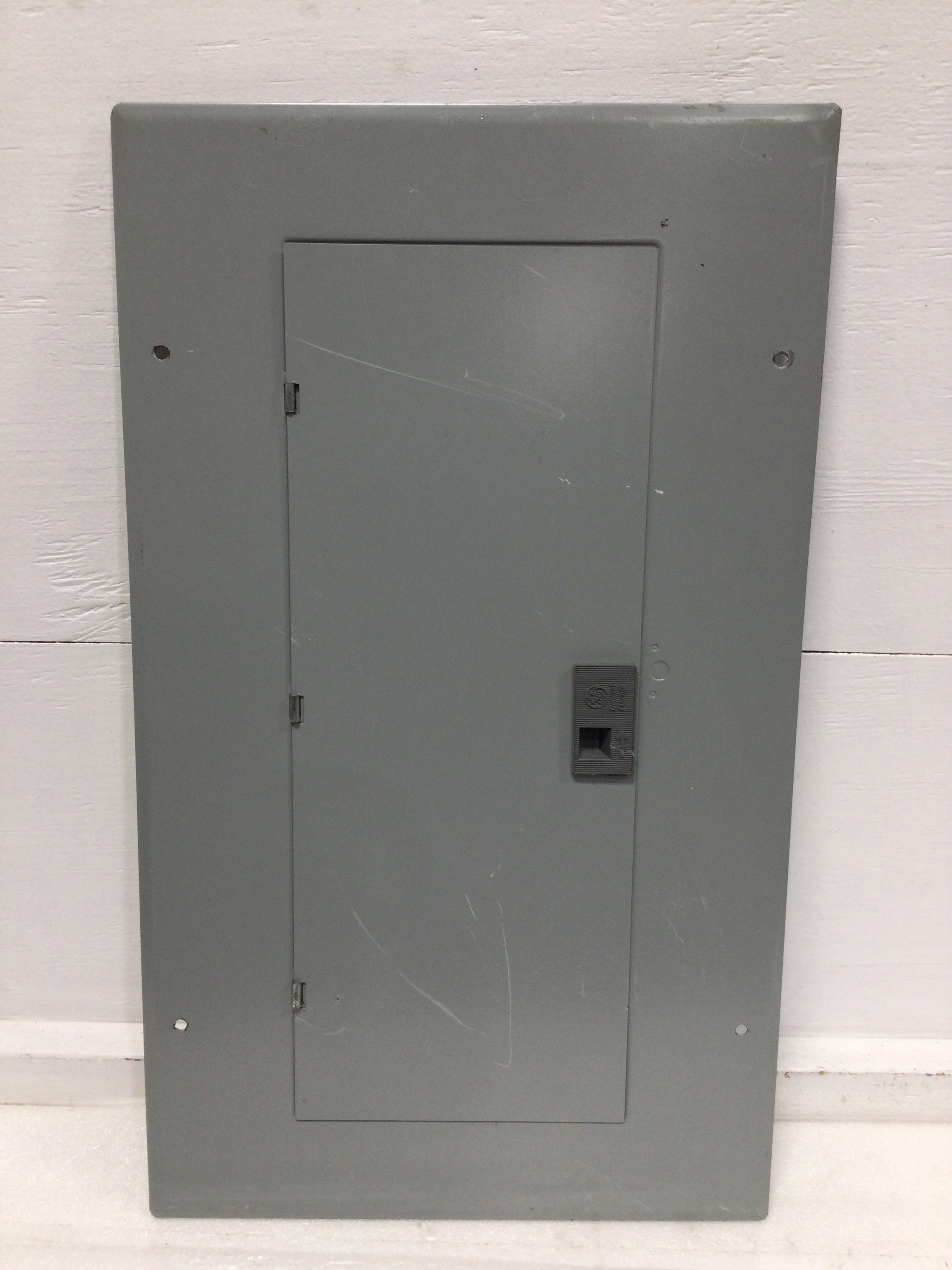 General Electric TLM1620 16 Space 120/240V Panel Door w/Main 26 1/8" x
