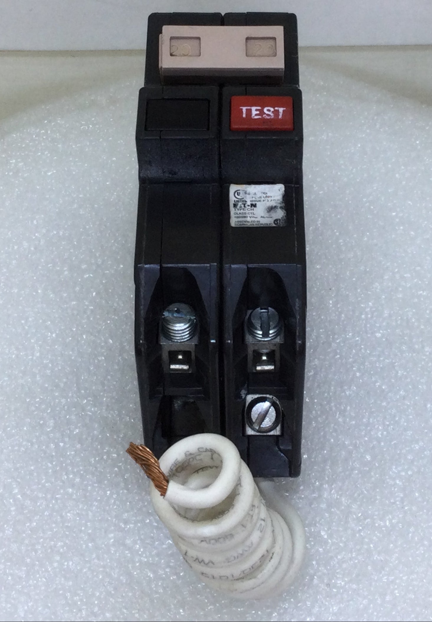 Eaton Cutler Hammer CH220GF 20 Amp 2 Pole 120/240V Ground Fault Circui