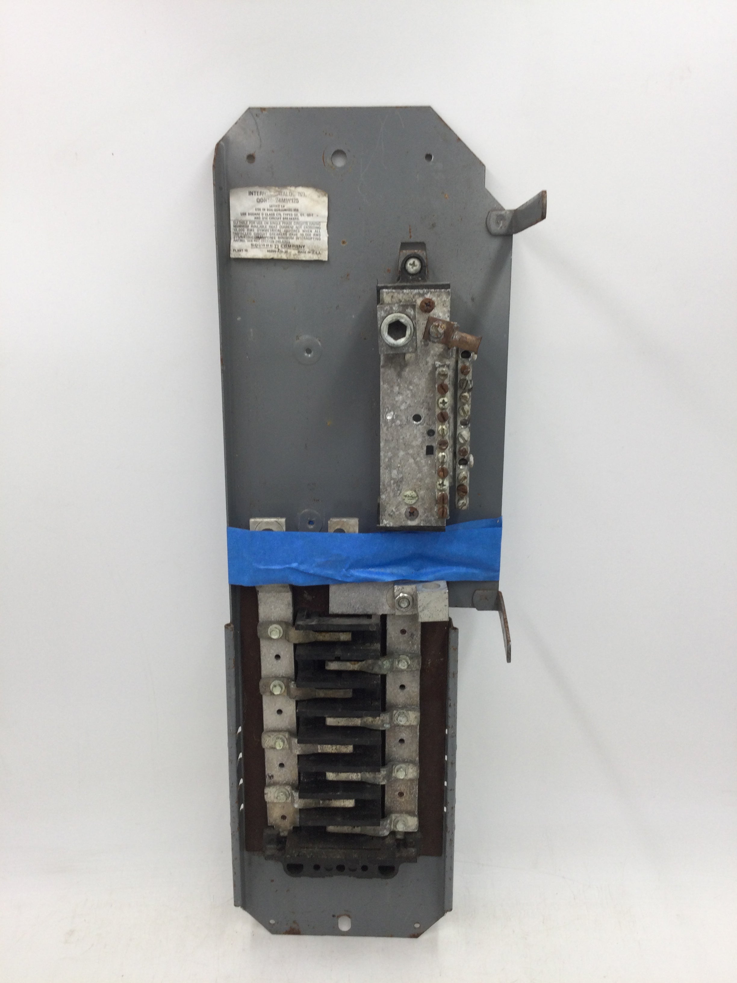 Square D QON16-24MW125 8 Space 16 Circuit Guts Only 6" x21"