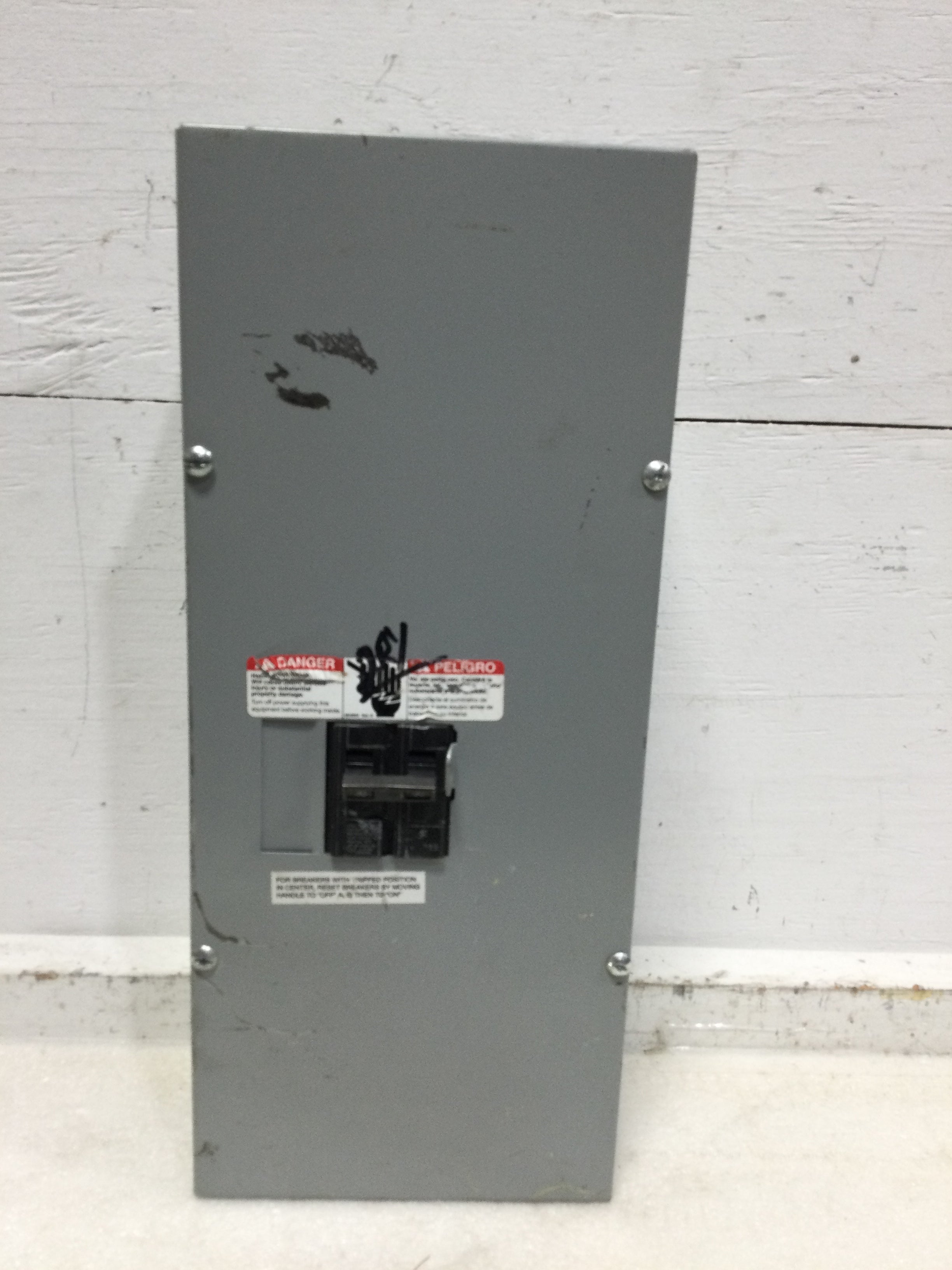 Siemens Indoor Load Center E0204ML1125SCU 125Amps Max 120/240V with 30