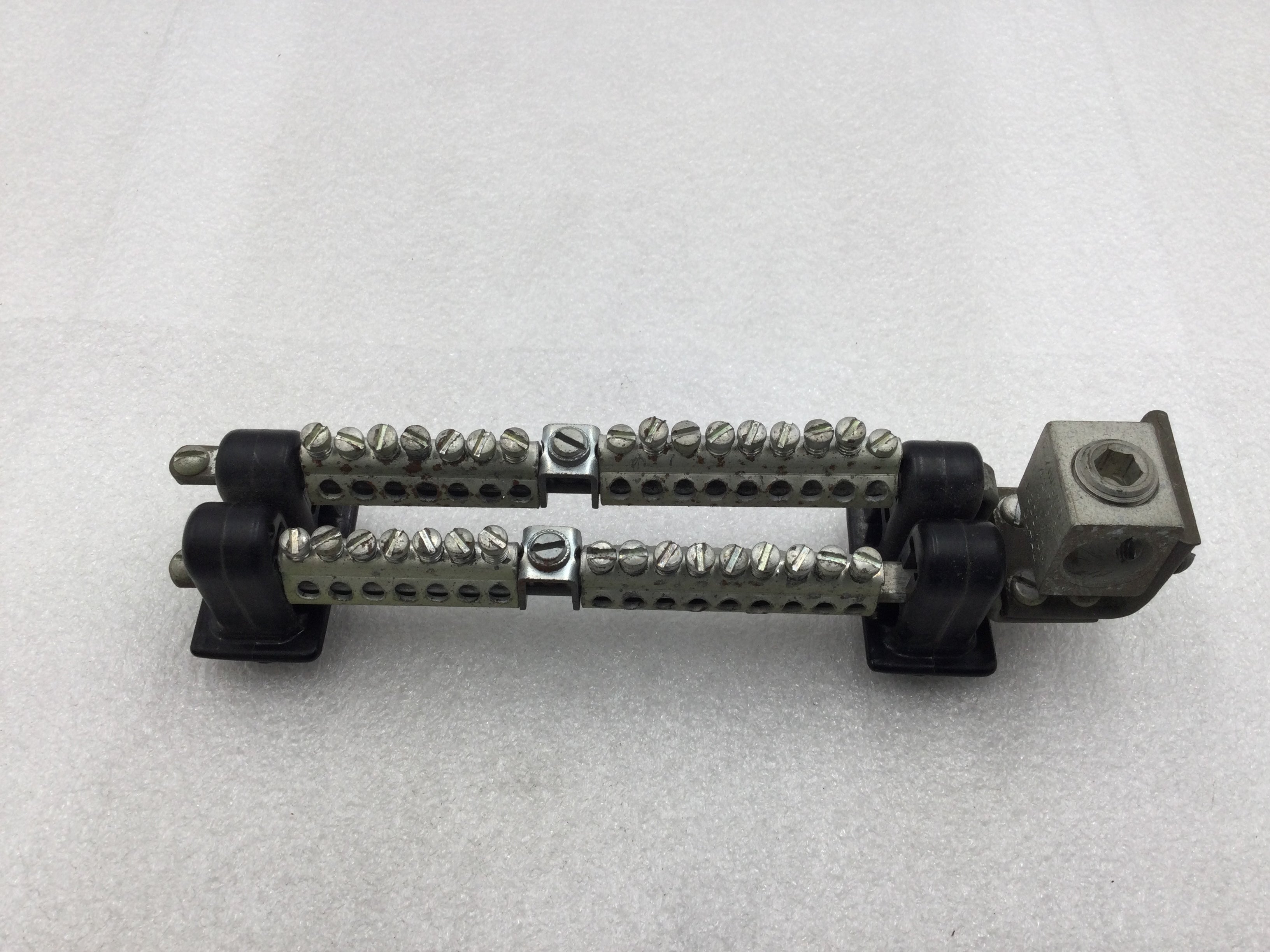 Zinsco 32 Position Isolated Neutral/Grounding Bar Kit w/300 MCM AWG Ne