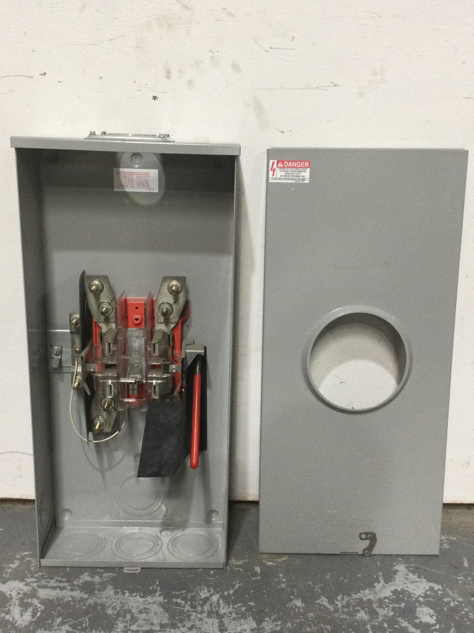 Milbank Series U-400 400 Amp 1 Phase 600V Meter Socket 34 1/2" x 17 3/