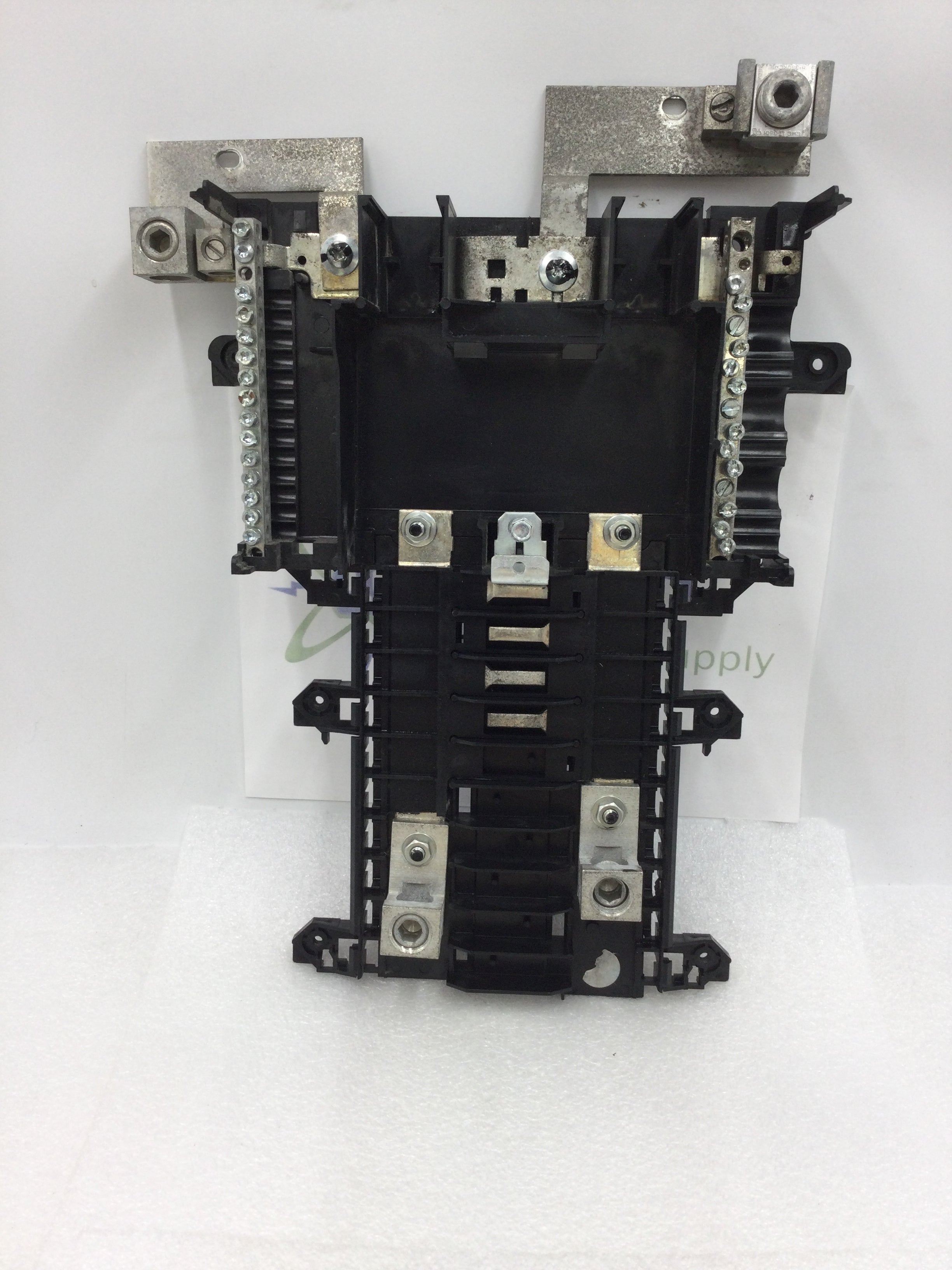 Square D QC816F200C 200 Amp 8 Space 120/240V Load Center Guts Only 12"