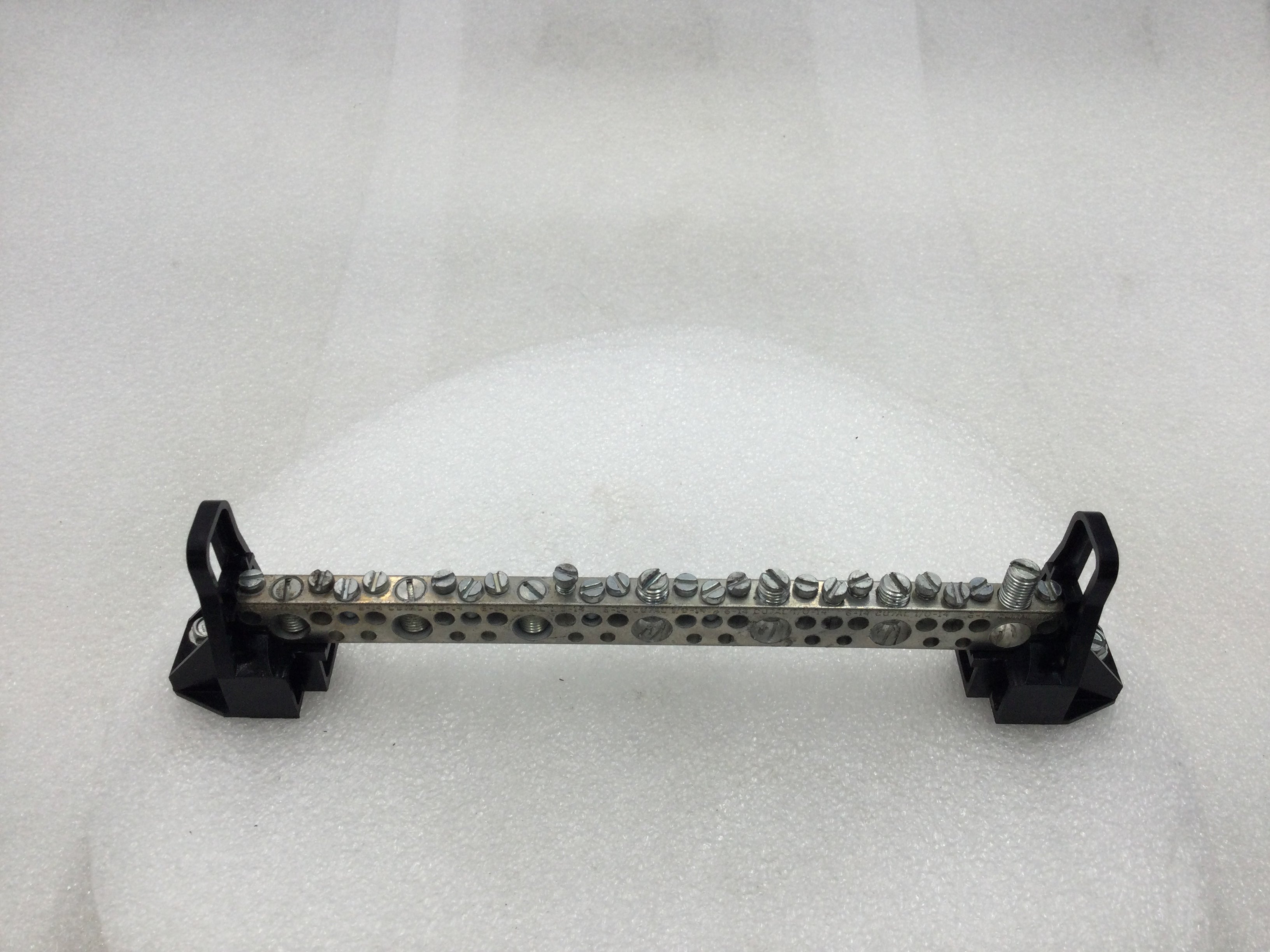 Eaton/Cutler-Hammer 27 Position Neutral/Isolated Grounding Bar 9.5" X