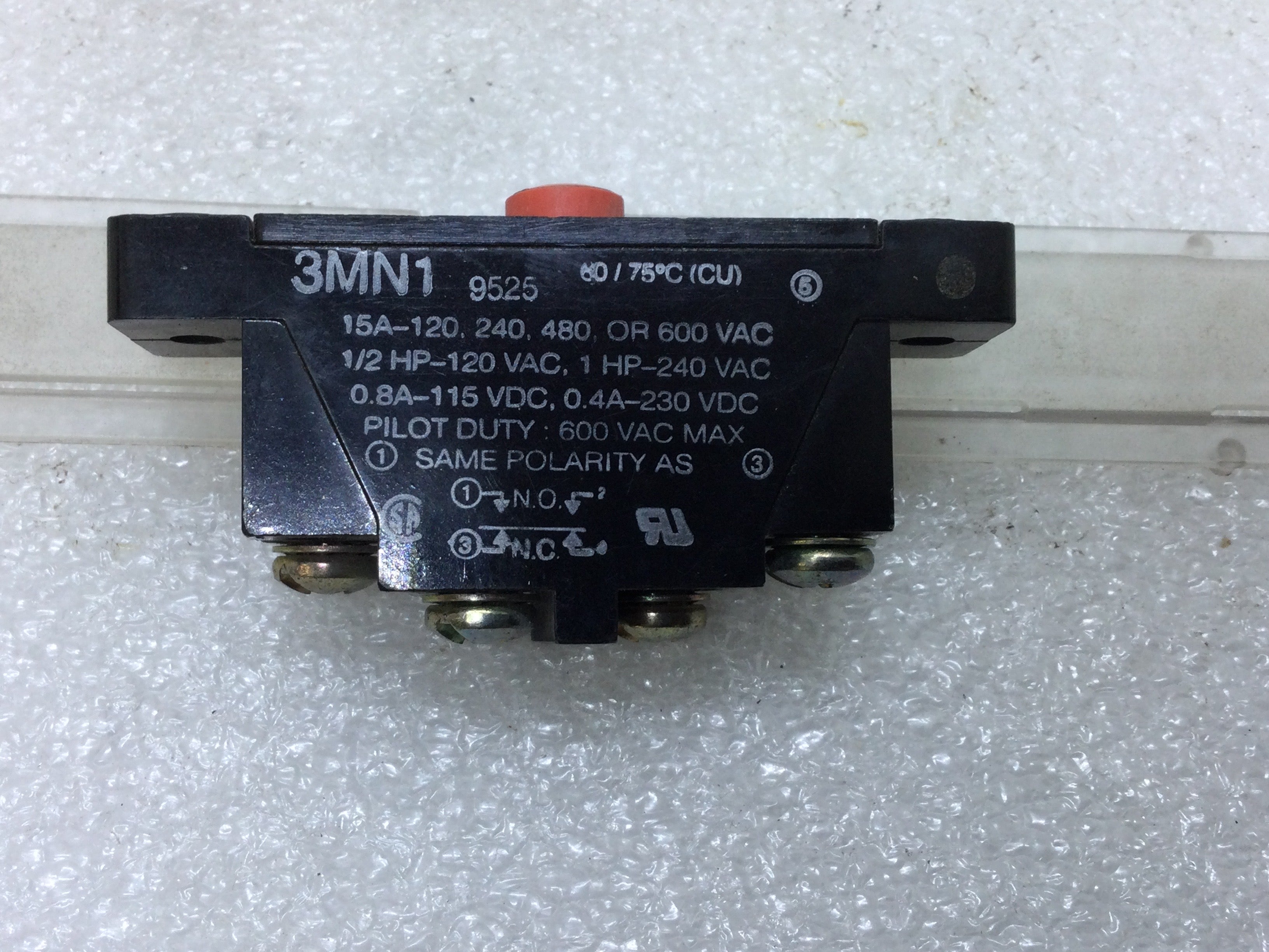 Micro Switch 3MN1 Industrial Snap Action Switch, Plunger Action 15 Amp