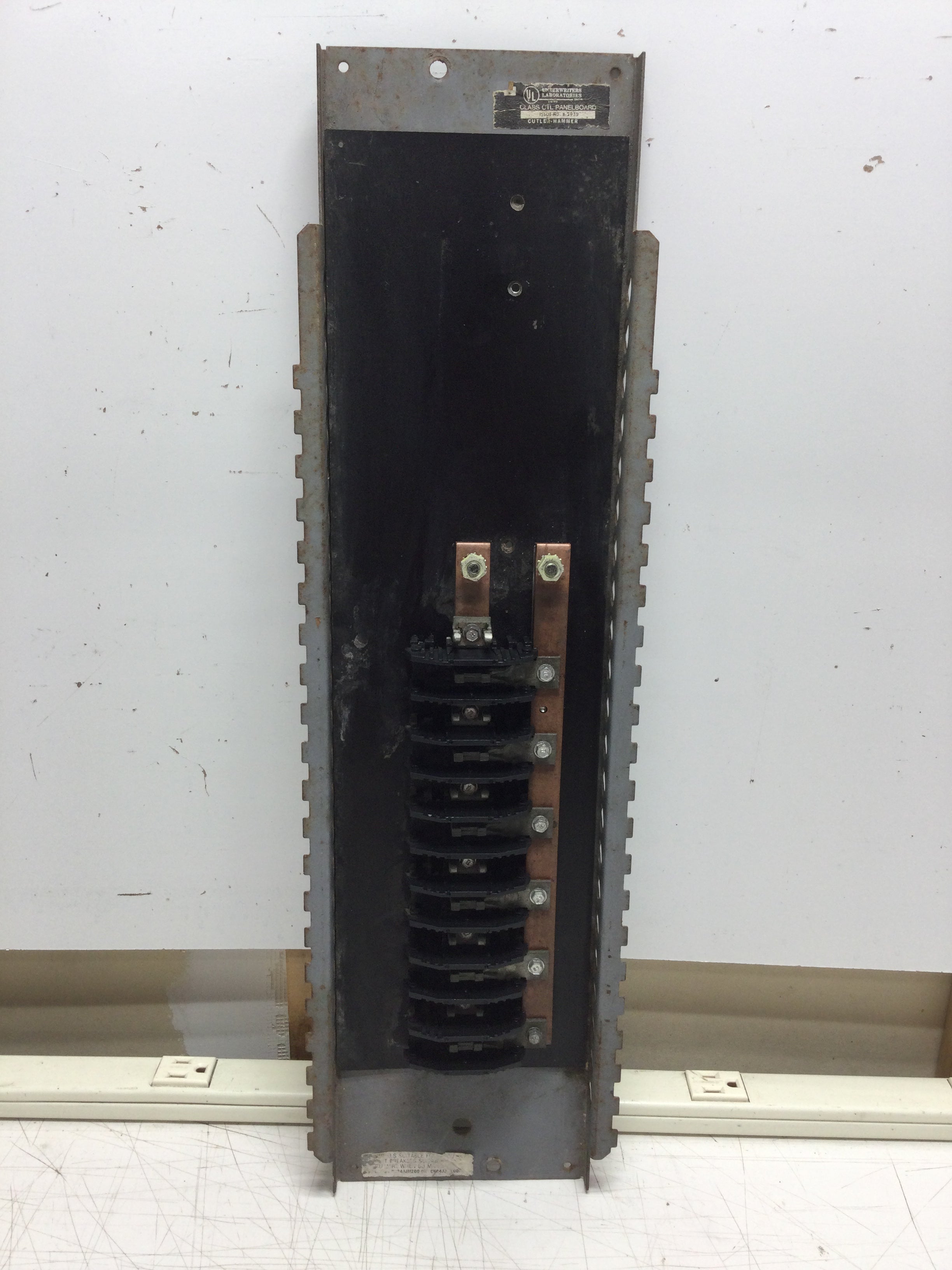 Eaton/Cutler Hammer 200 Amp 12 Space/24 Circuit Load Center Copper Bus