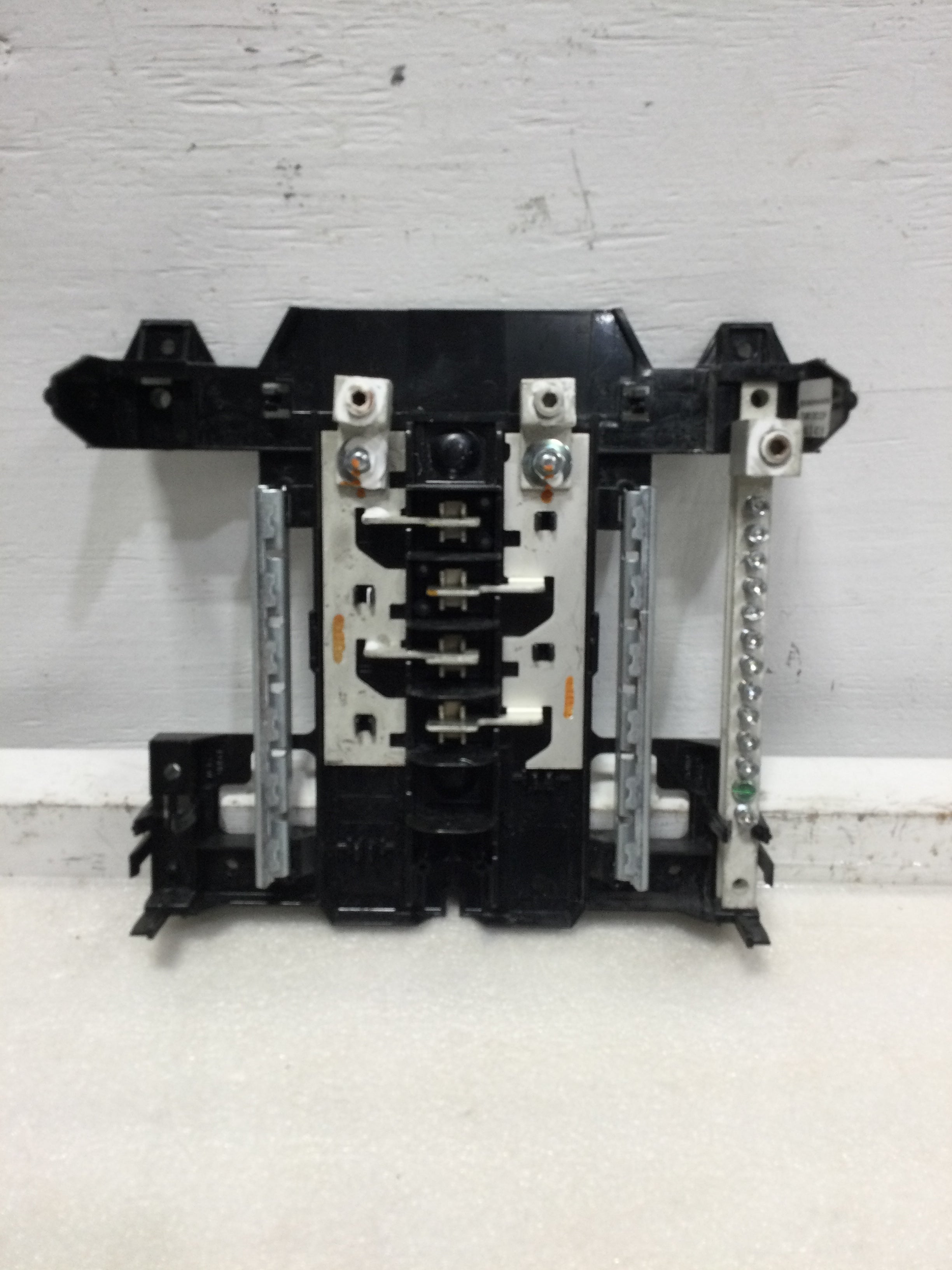 General Electric Guts TLM812RCU2P Single Phase 3 Wire 125A 8/16 Spaces