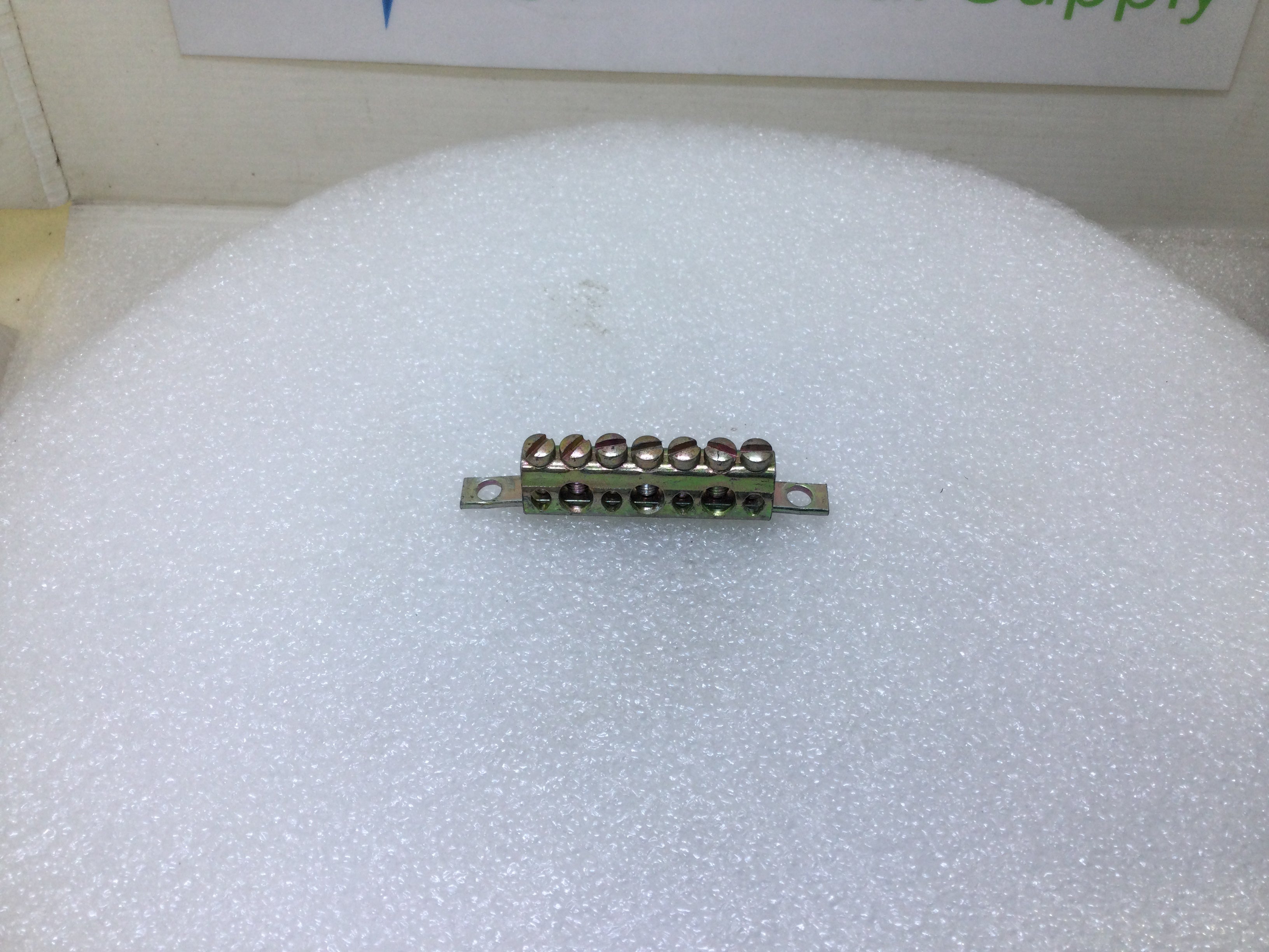 Eaton 7 Position 4-14 AWG Grounding/Neutral Bar