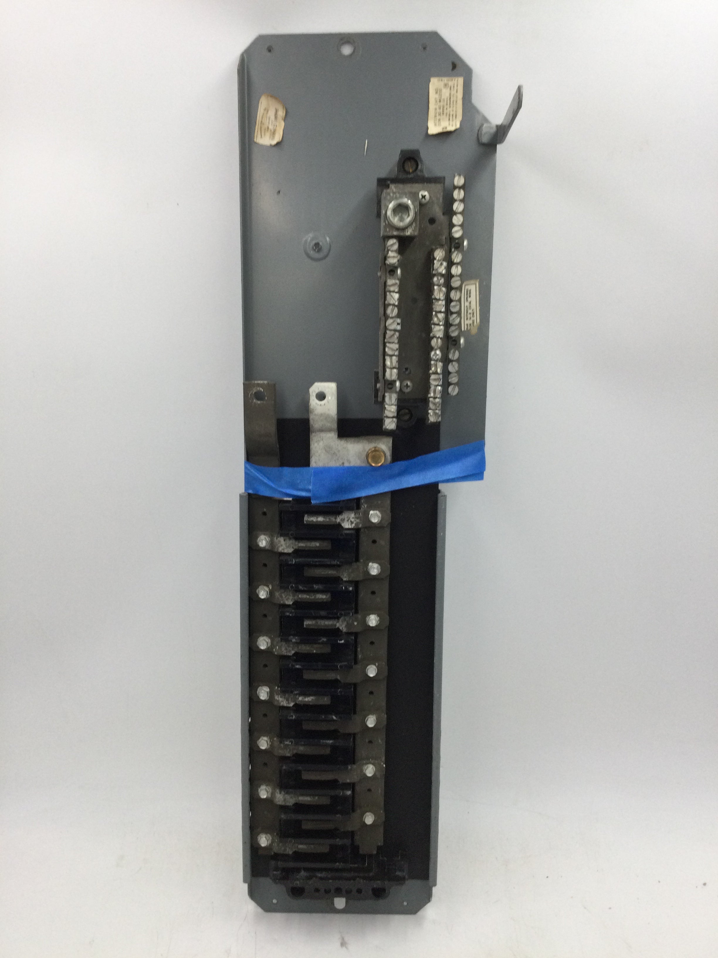 Square D QON30-40MG200 200A 30-40 Spaces Main Breaker Guts Only 7" x 2