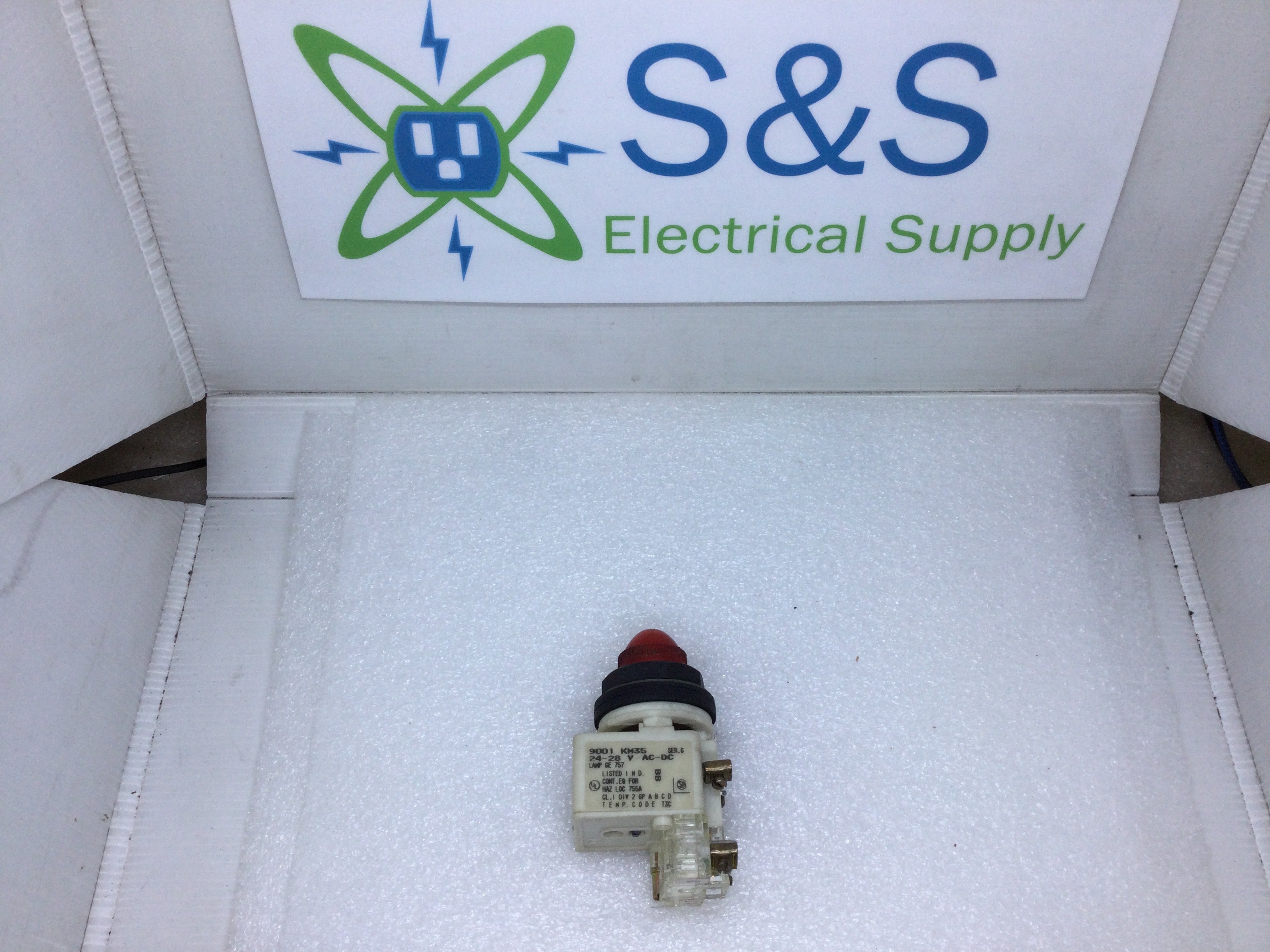 Square D KM-35 Red Pilot Light Module Includes Auxiliary Terminal Seri