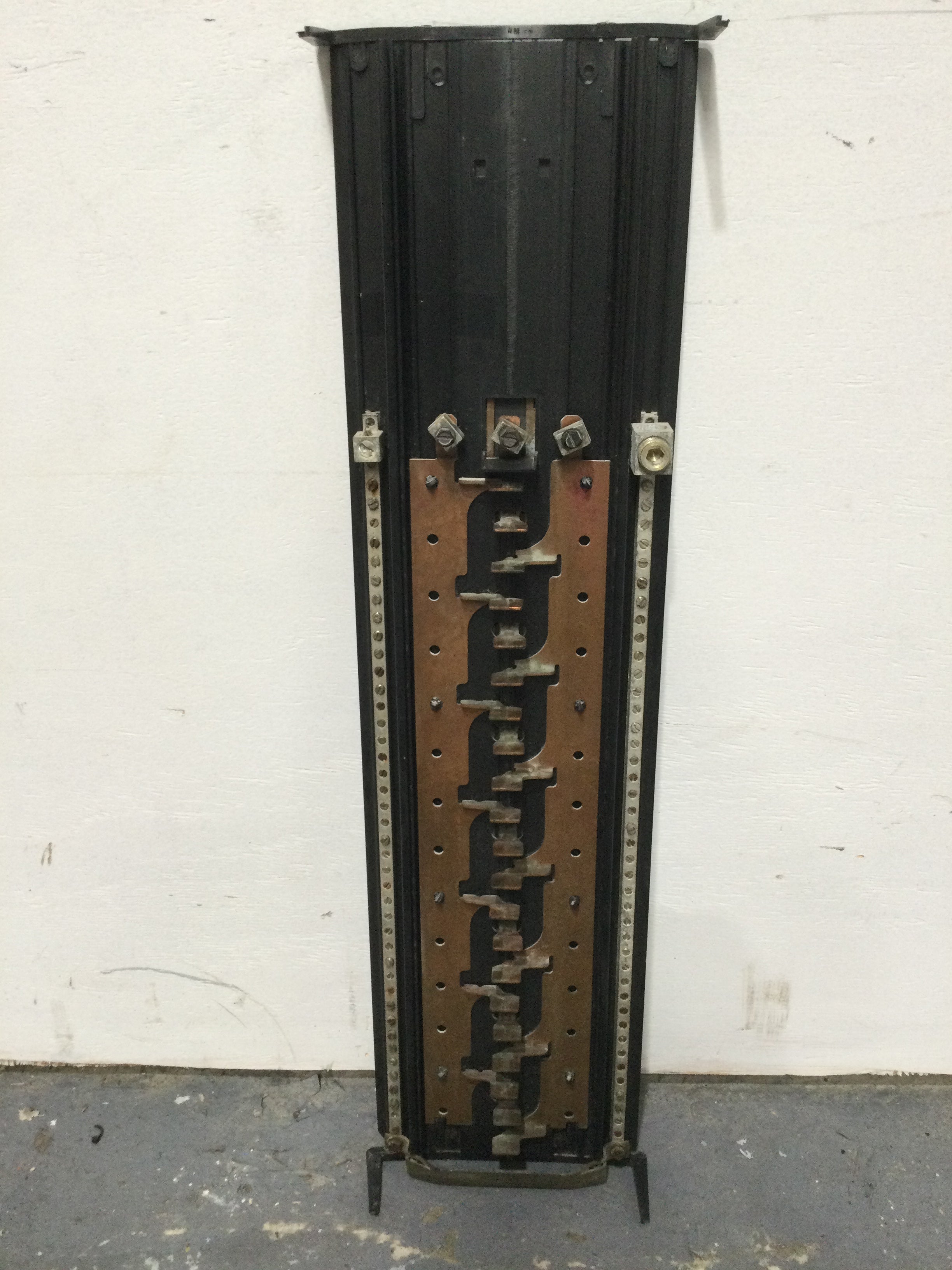 ITE/Siemens 21/42 Space 3 Pole 200 Amp 120/240VAC Copper Bus Guts Only