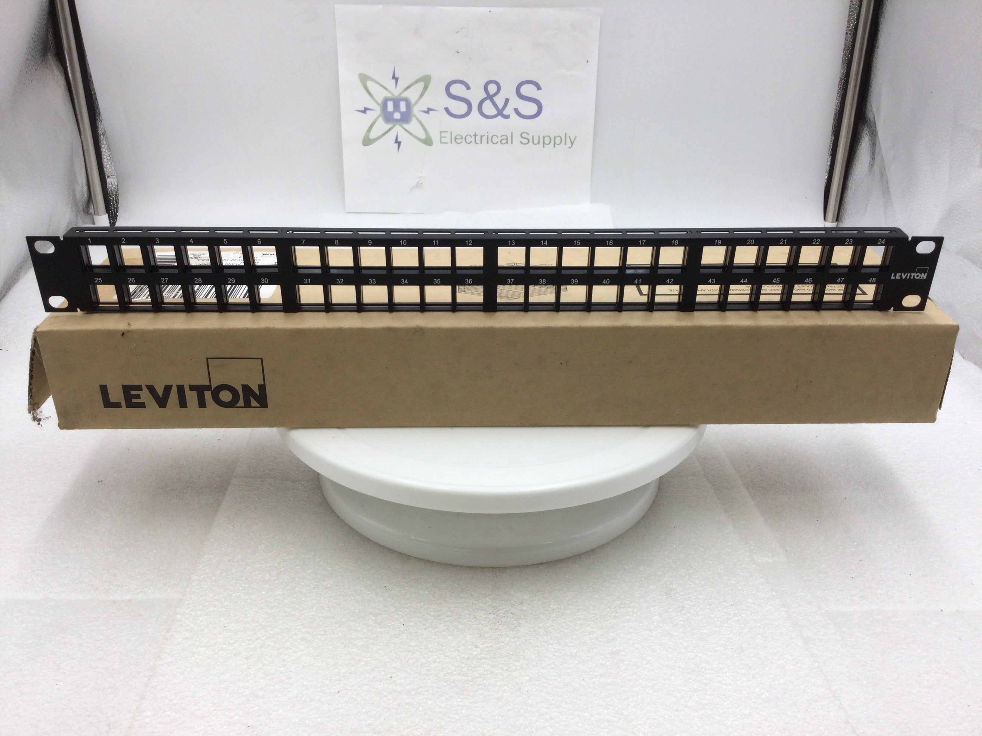 Leviton 49255-Q48 Flat QUICKPORT Patch Panel, 48-port, 1RU, Black. Cab