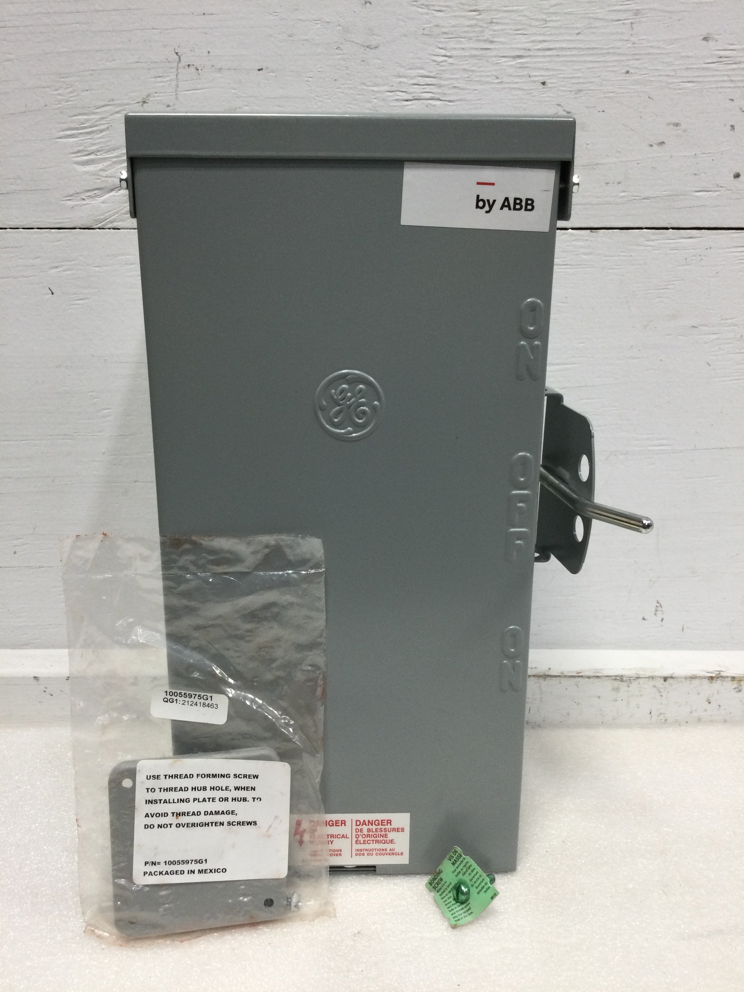 GE TC10323R General Duty Double Throw Safety Switch, 100 AMP, 120-240V