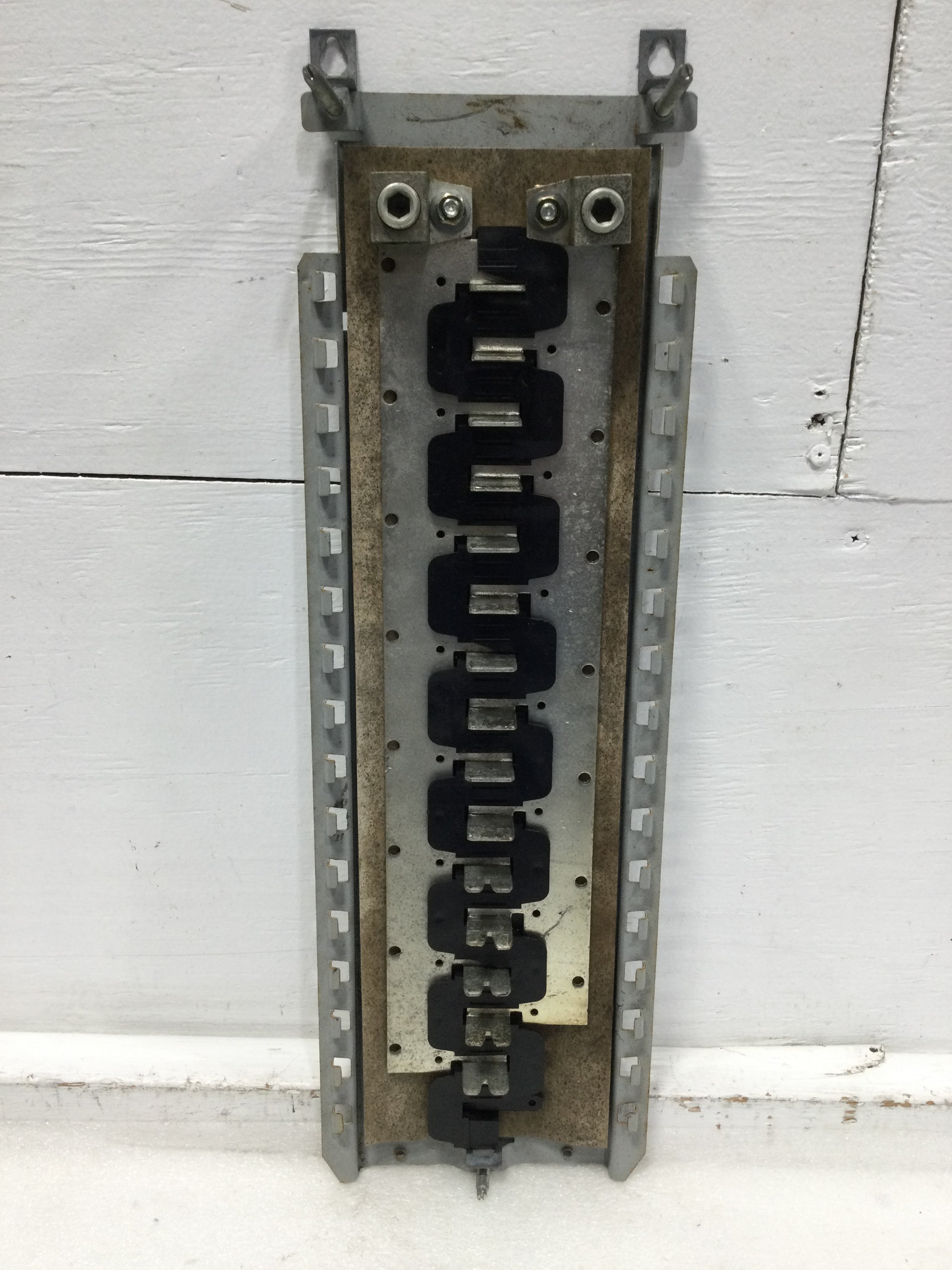 Challenger SL20(30-40)CT 200 Amp 15 Space 120/240V Load Center Guts On