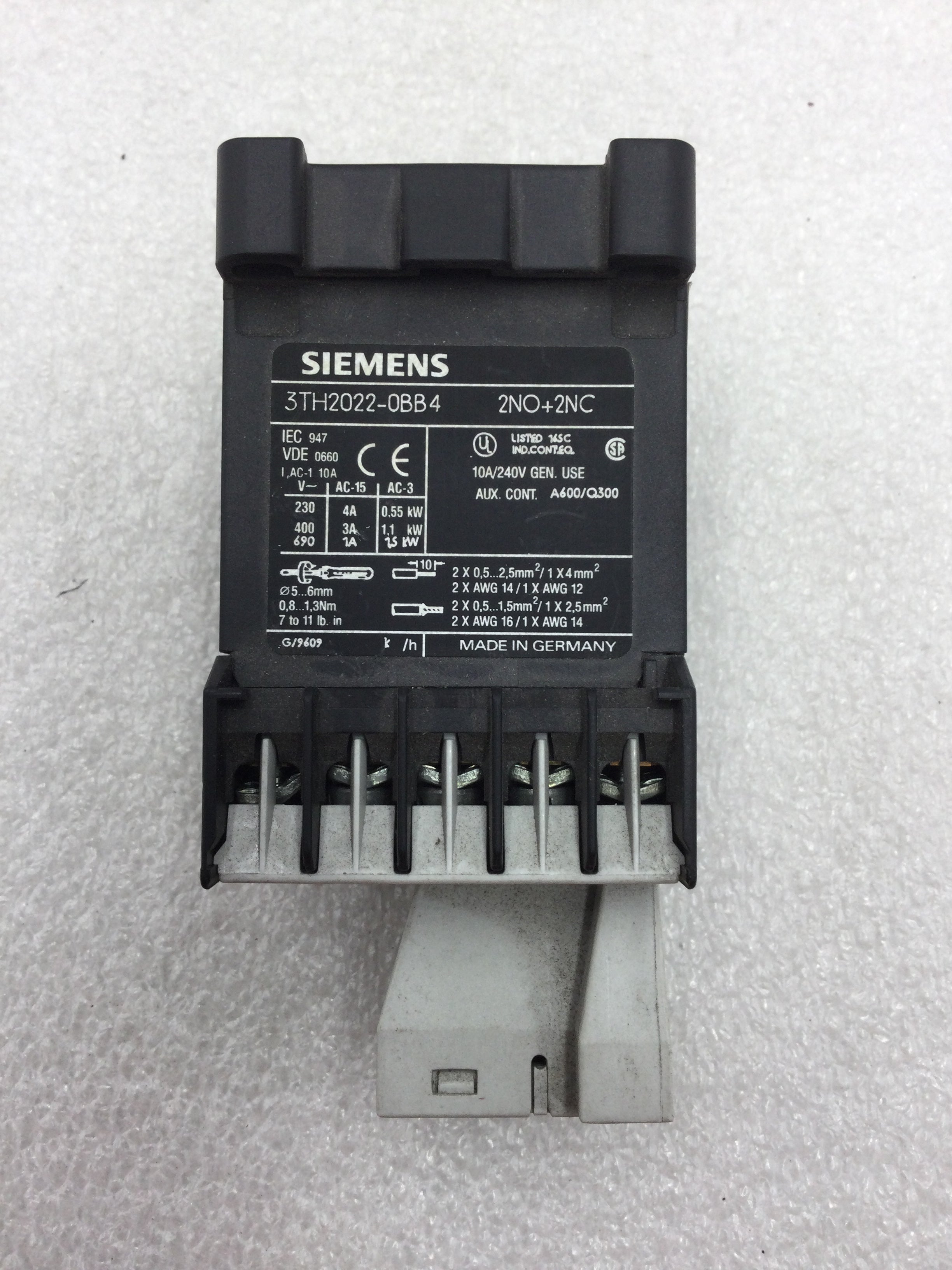 Siemens 3TH2022-0BB4 Control Relay 10 Amp 230-690 VAC 2NO + 2NC Contac