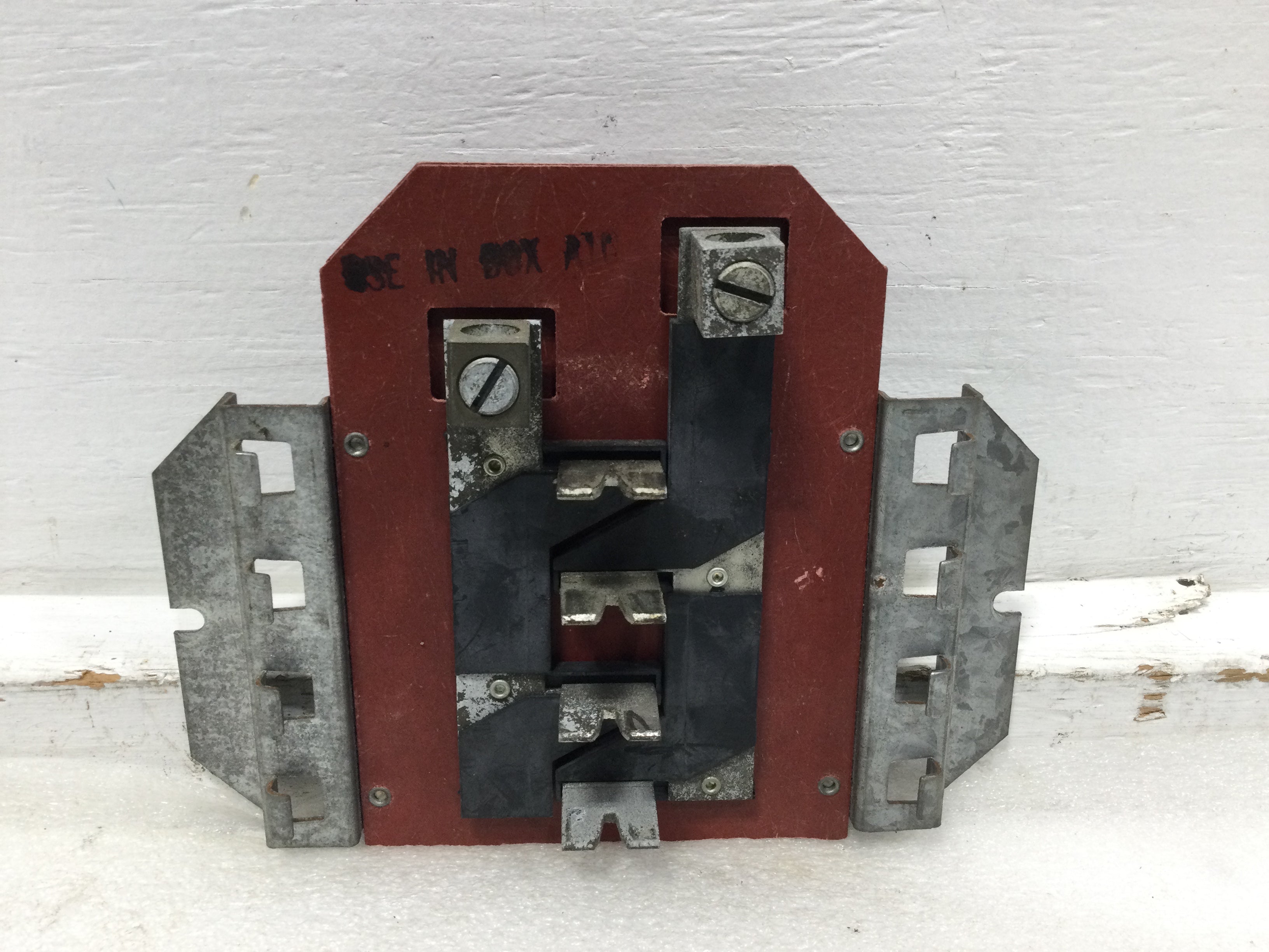 ITE 4 Space Single Phase 60 Amp 120/240 VAC Load Center Guts Only 7" X