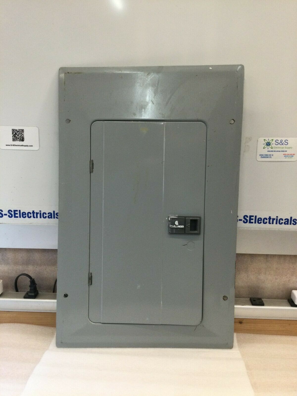 Challenger Powermaster 125a 12-24 Spaces 120/240v 1 Phase 3 Wire Panel