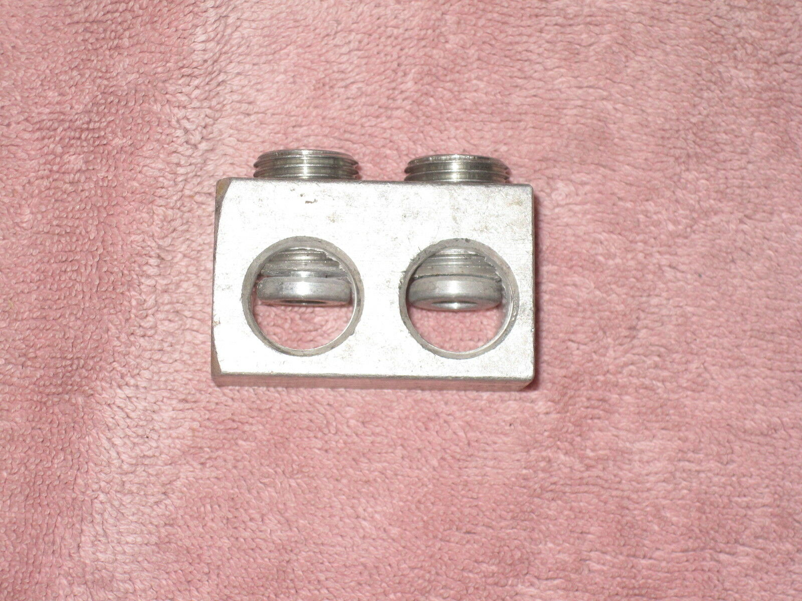 2 Hole Uninsulated 250-Mcm Multi-Tap Bar