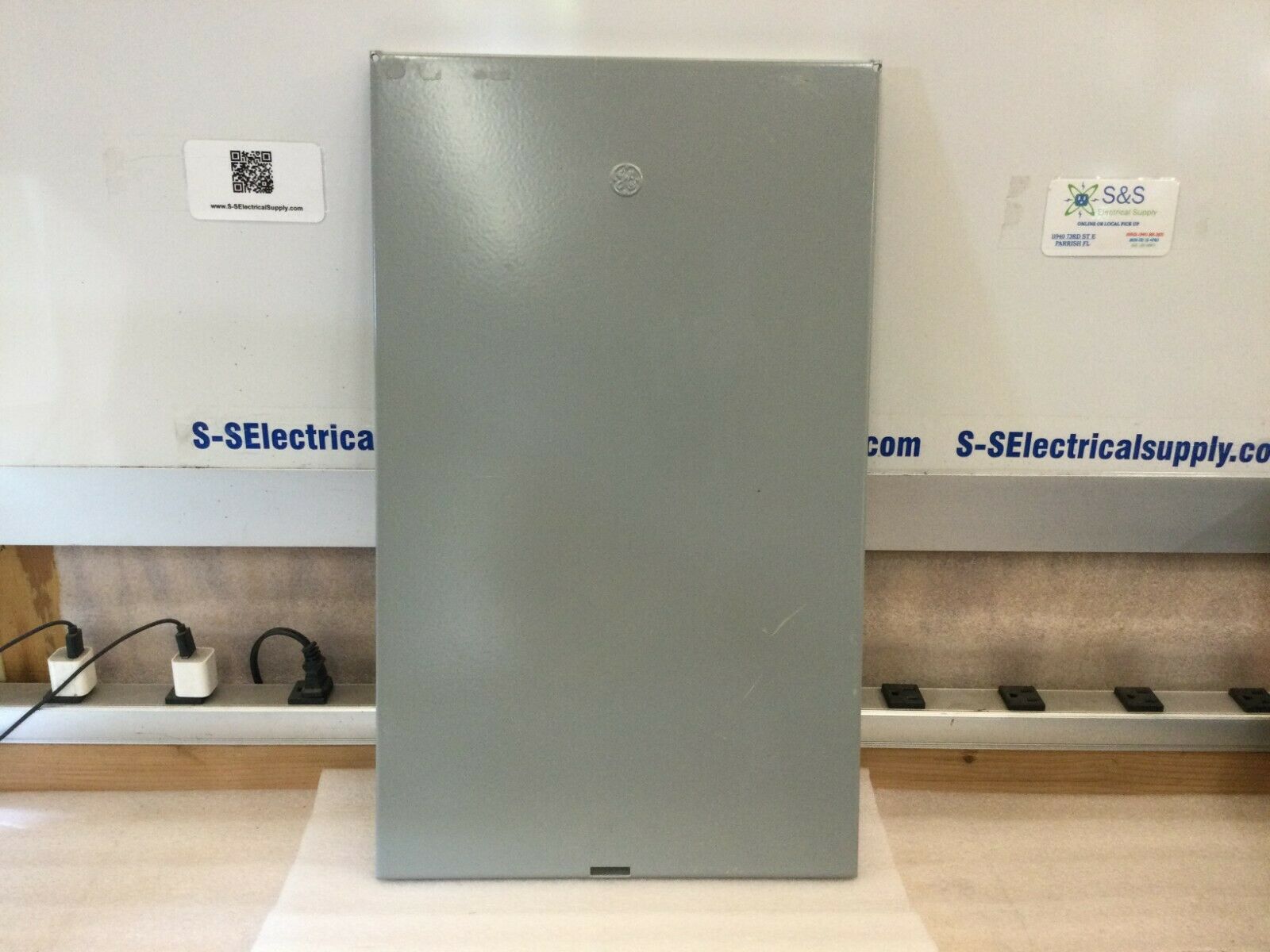 GE General Electric TM1212RCUBK1 Model 3 Type 3R Rainproof Enclosed Pa