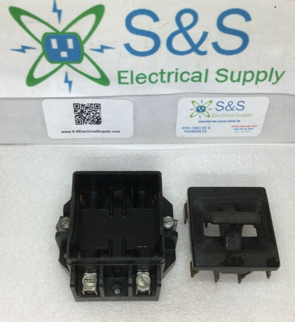 Square D M-122203C 60 Amp 2 Pole 120/240V Fuse Pullout Base and Handle