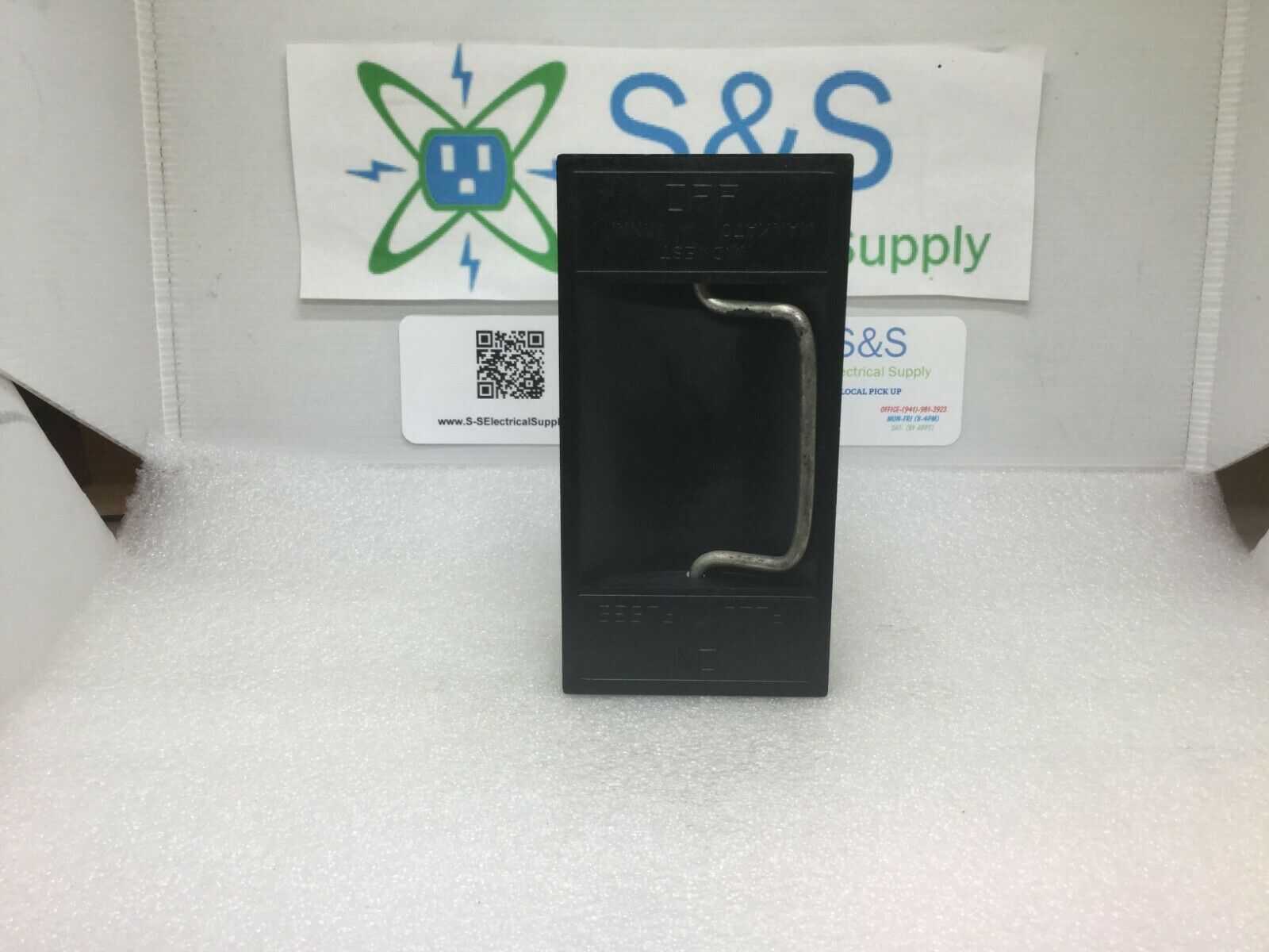 Midwest 100 Amp Fuse Holder Pull Out - Main Disconnect With 100 Amp Fu