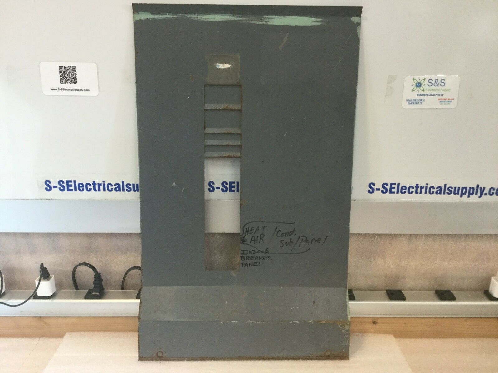 Zinsco, Sylvania, Dead-Front Cover From Nema 3r Panel 14 Spaces 150/20
