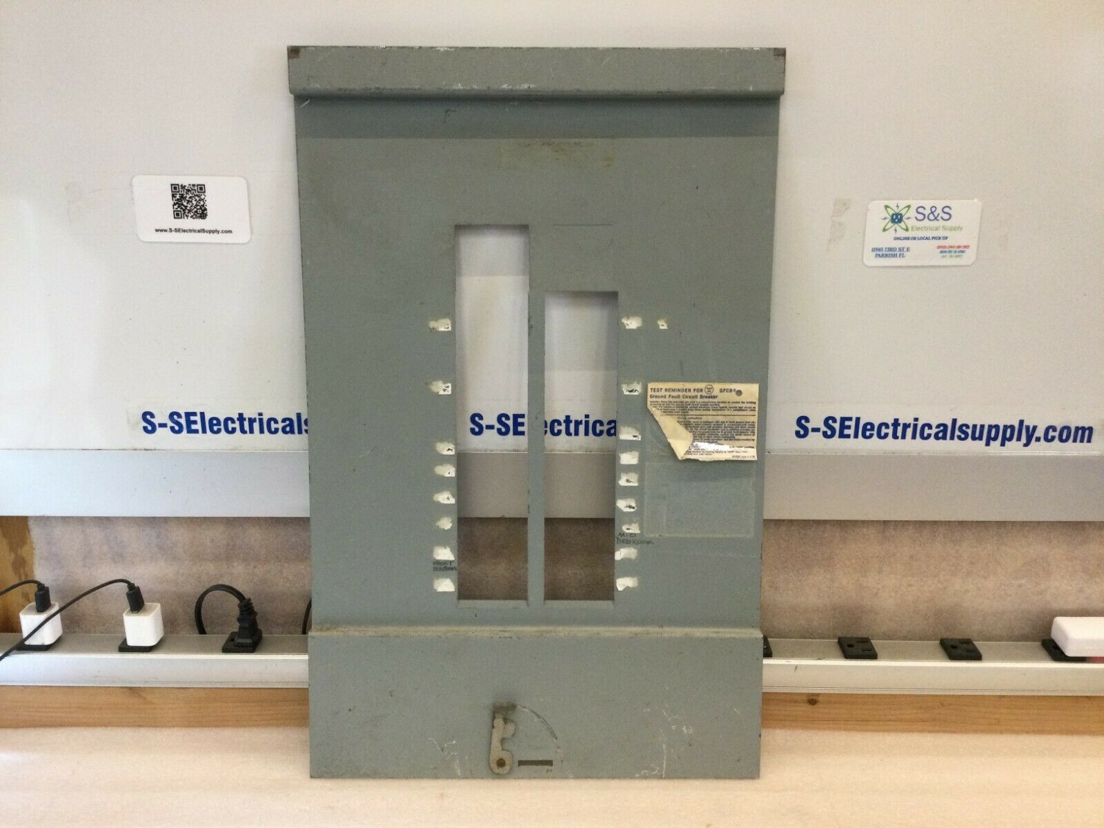 Westinghouse Ge Dead Front 150/200a 10/20 Space With Main Spot