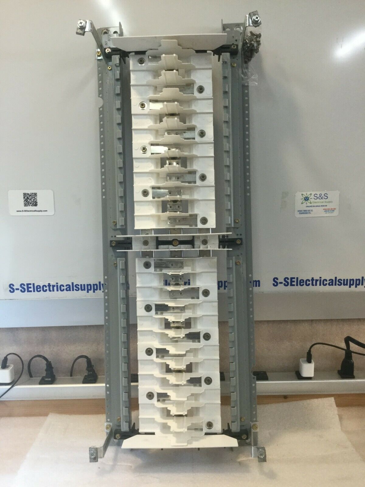 Siemens 225 Amp 3 Phase 4 Wire Bolt In Panel Guts Only Type BL Breaker