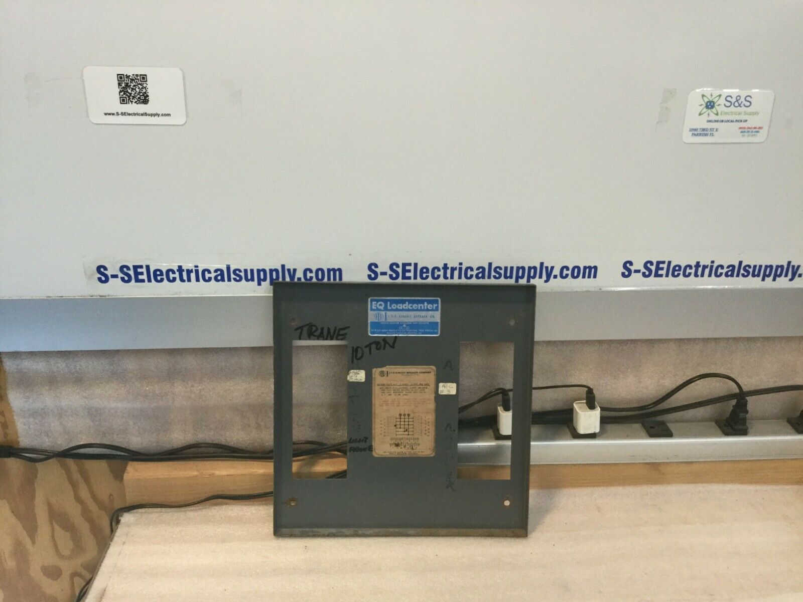 ITE EQ 412-24; 120/240V, 3 Phase, 4 Wire, 100 Amp, EQ Load Center Dead