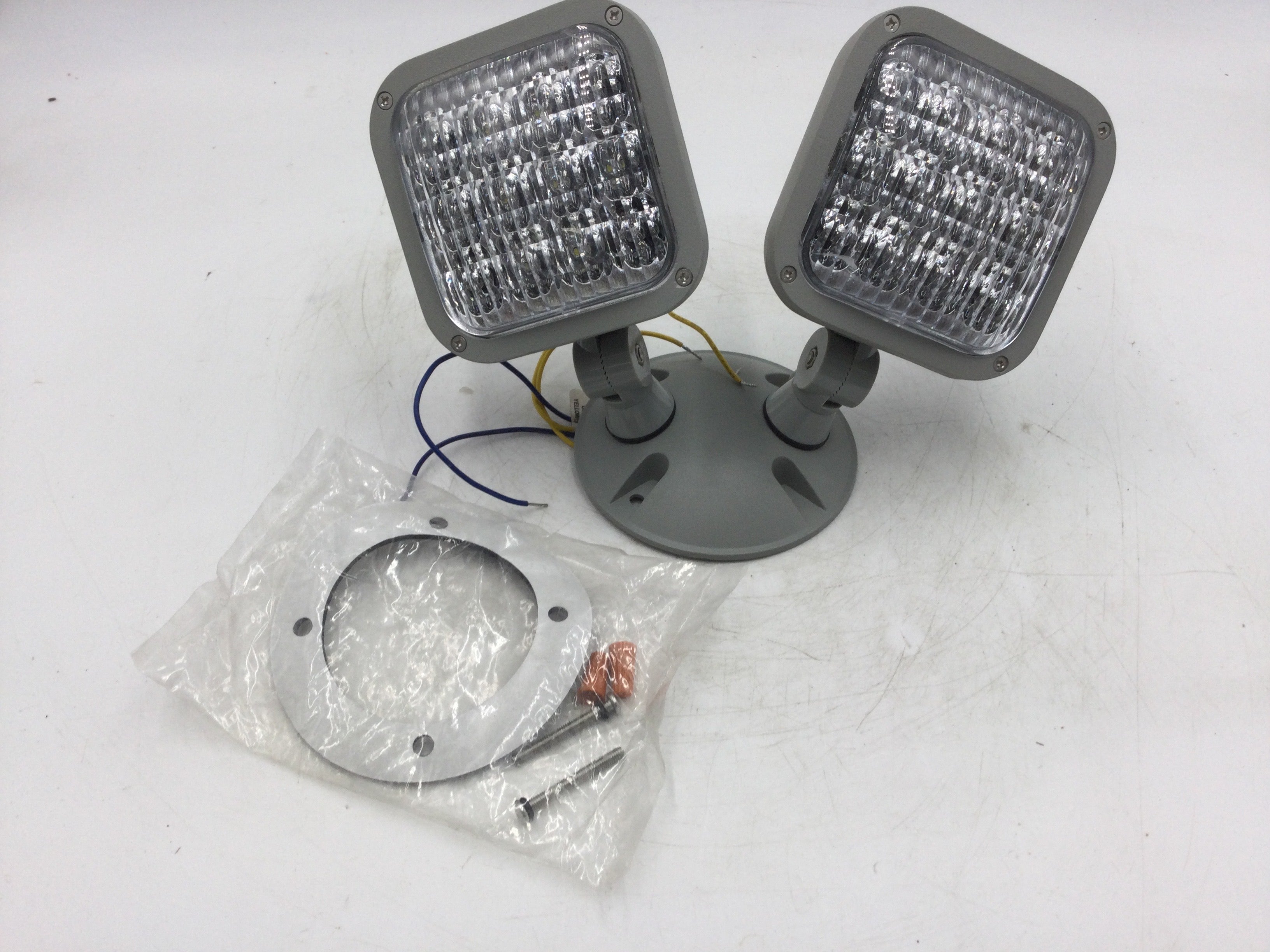 IsoLite RHLED2-WP-MV LED Double Head Flood Light