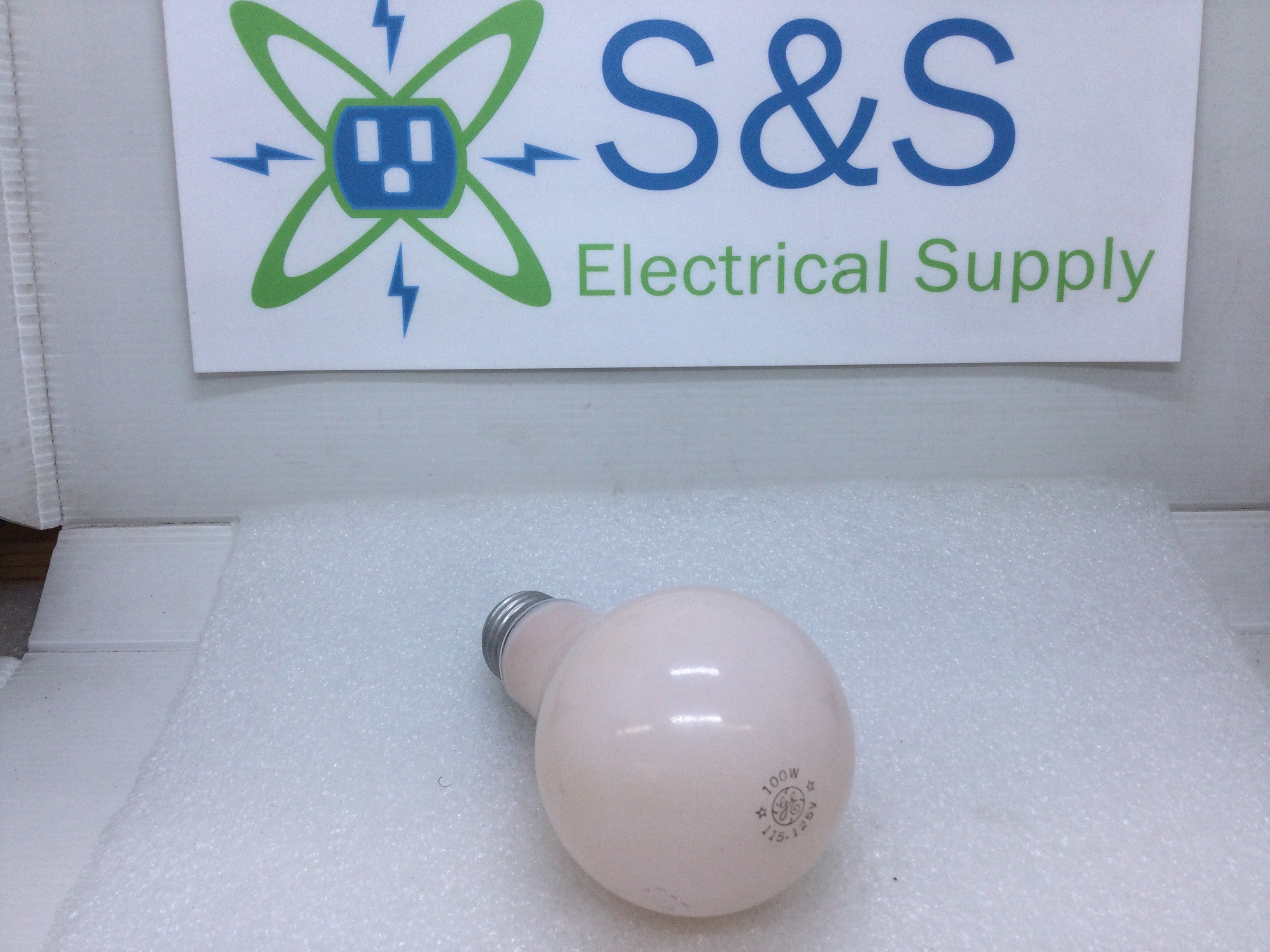 General Electric Vintage 100W Soft Pink Incandescent Light Bulb 115-12