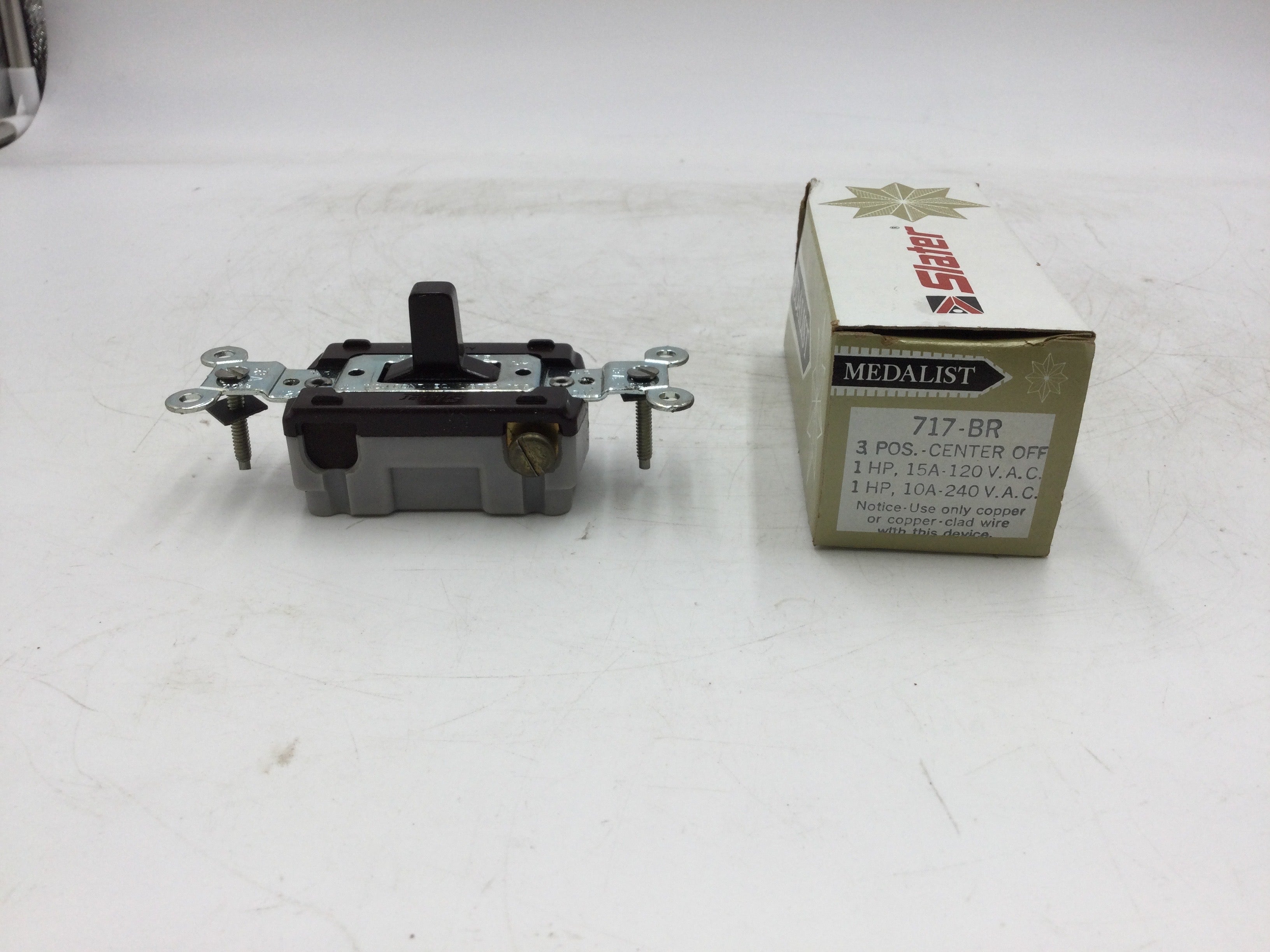 Slater Electric Medalist 717-BR 15A 120/240V 3-Position Center Off