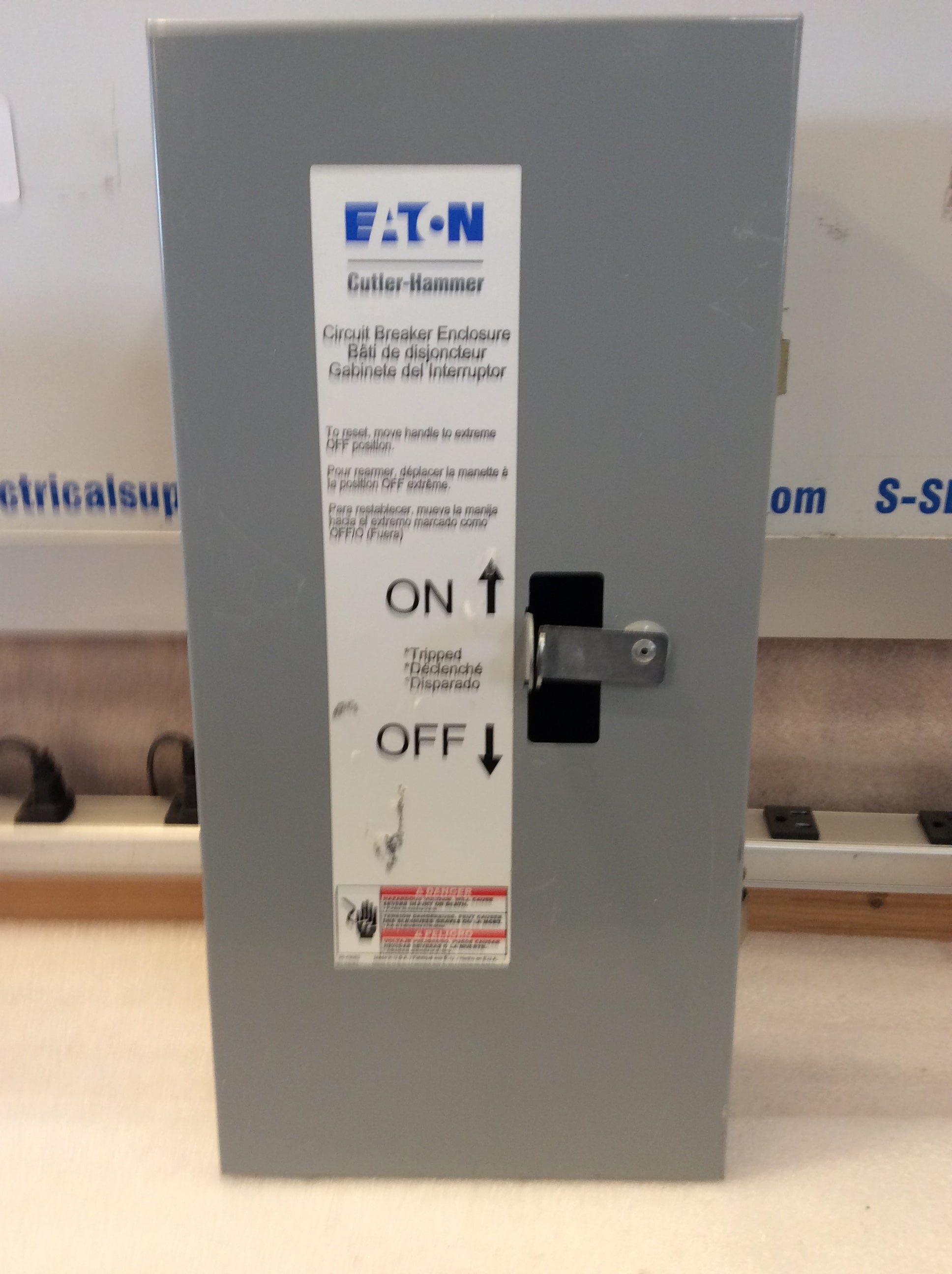 Eaton SFDN100 Circuit Breaker Enclosure Nema1 Indoor 100A 600VAC Max S