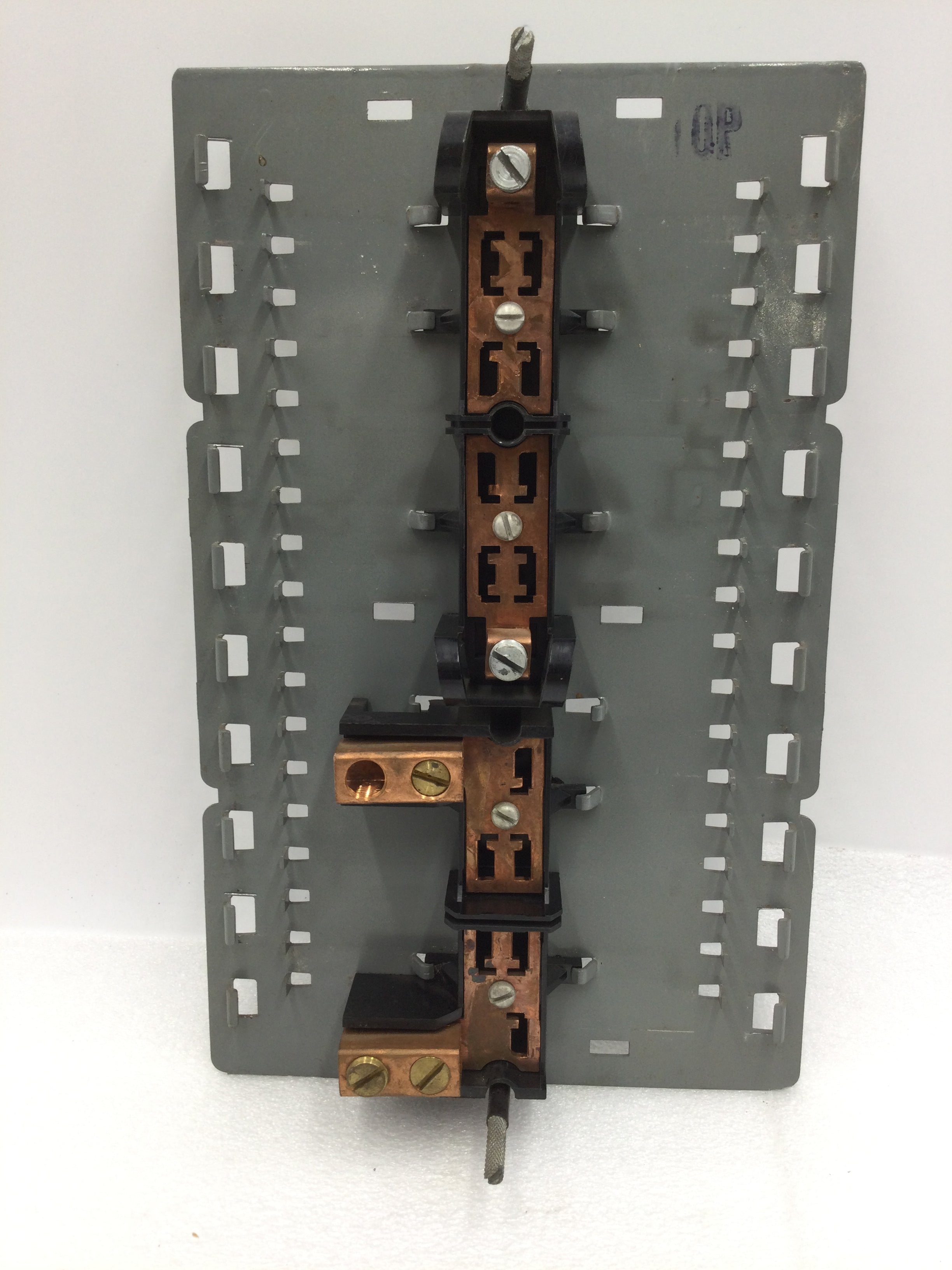 FPE Federal Pacific Stab-Lok Split Buss 120/240 VAC 100 Amp 6 Space Bo