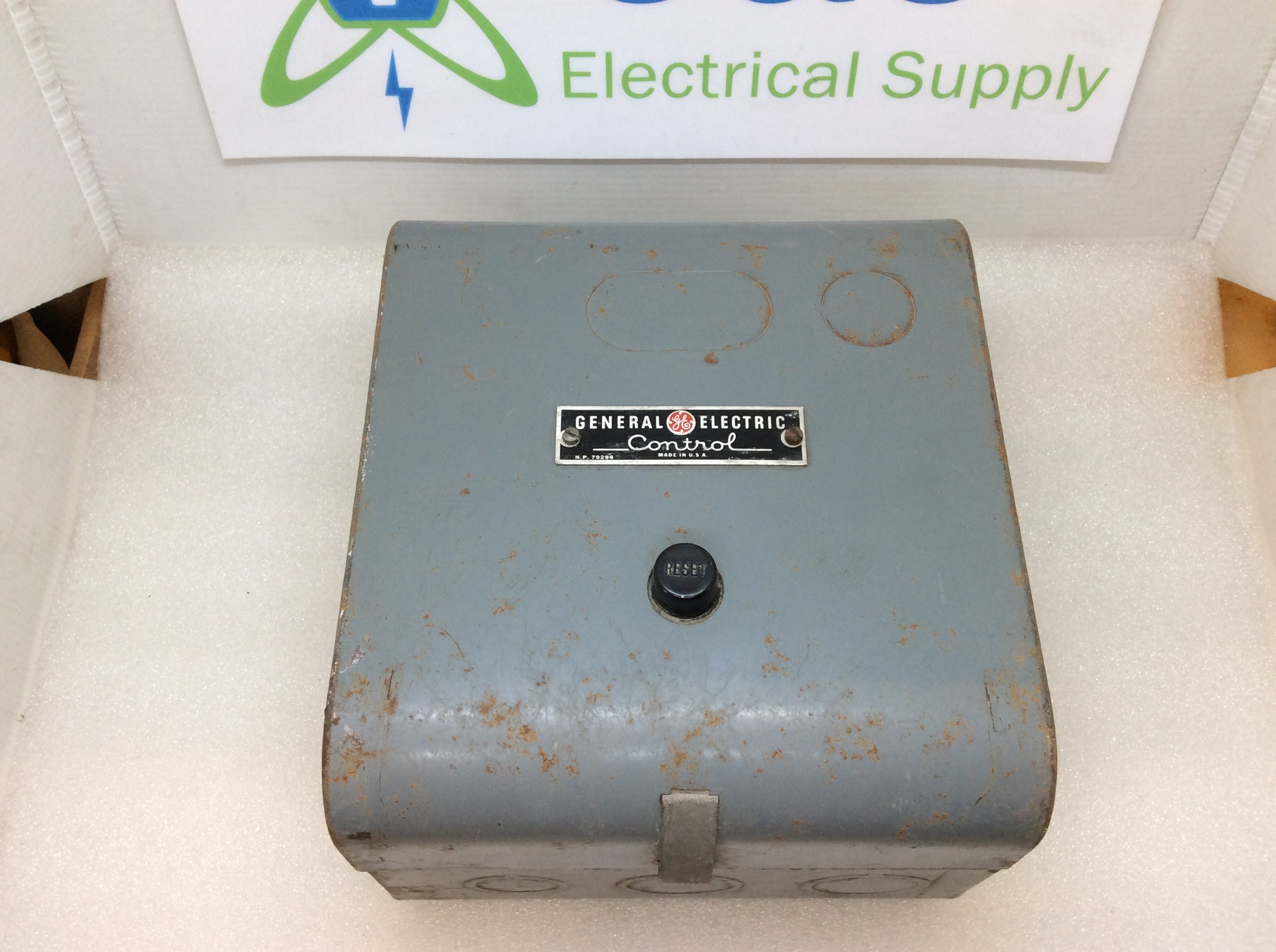 GE/General Electric CR106 3Ph 600VAC 5HP Max Enclosed Magnetic Starter
