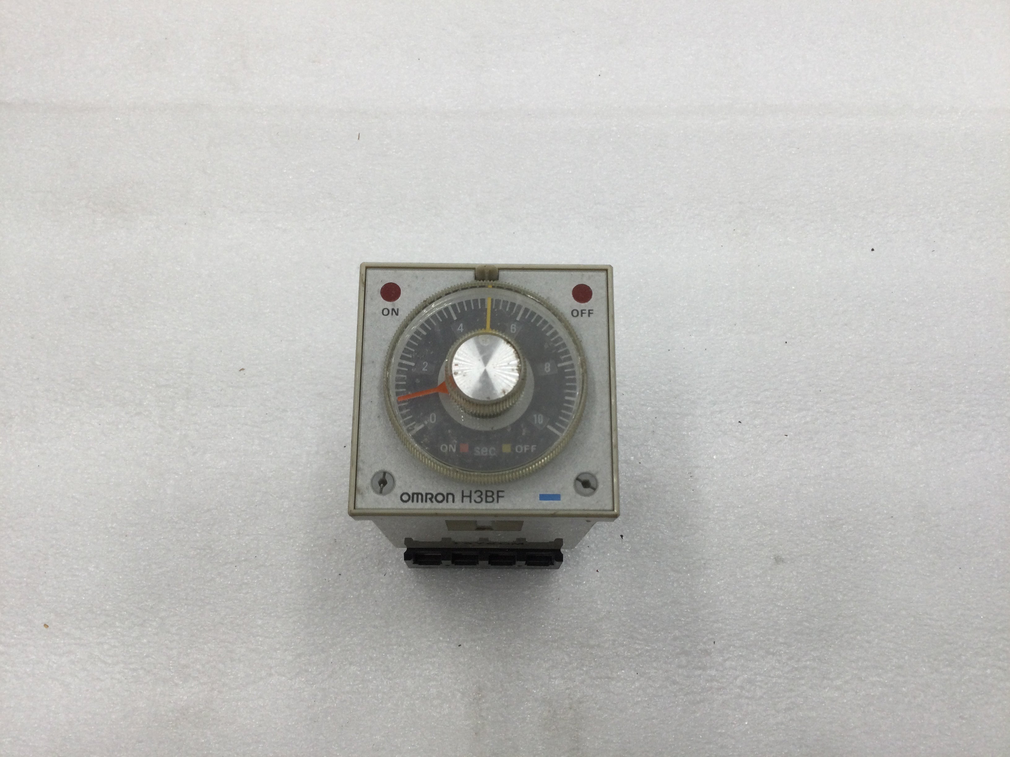 Omron H3BF-8 Timer 120V Contact 5 Amp 250Vac w/10 Amp 250V 1175HP Base