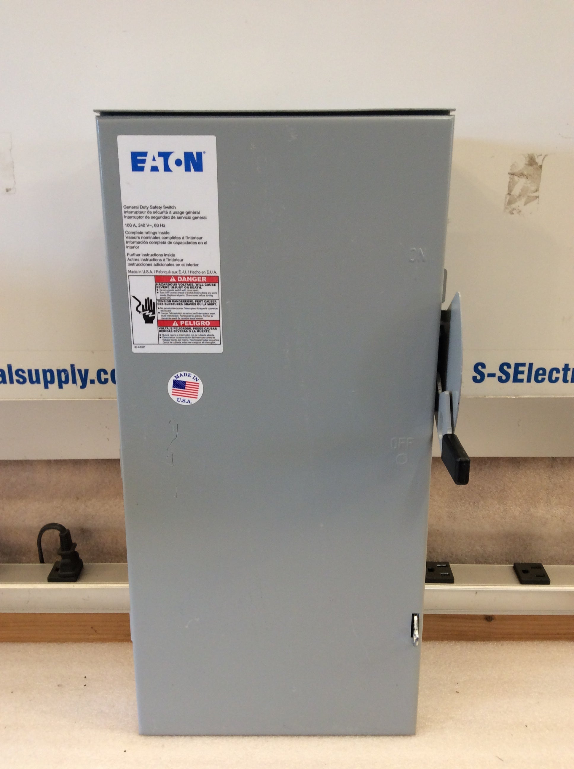 Eaton/Cutler-Hammer DG323NRB 100 Amp 240 Volt Fusible Nema3r Disconnec