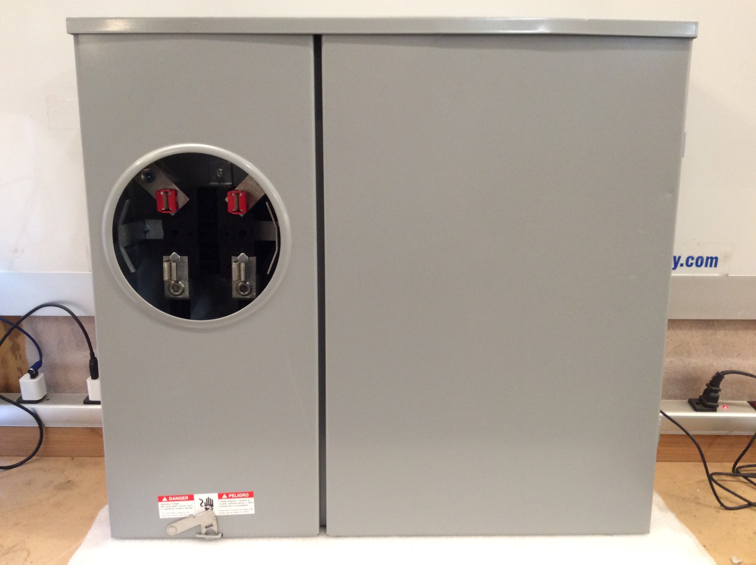 Siemens MC0816B1200RTH Meter Load Center Combo 200A 16 Circuit Nema3R