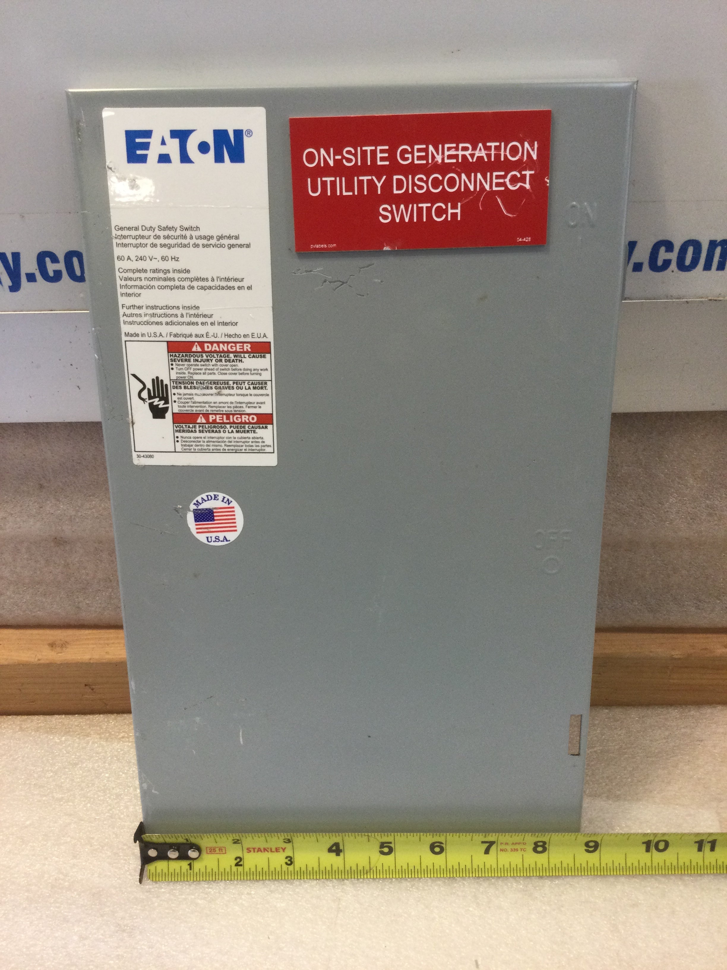 Cutler-Hammer DG223NRB Single Phase Nema3R 100A 240VAC Disconnect Cove
