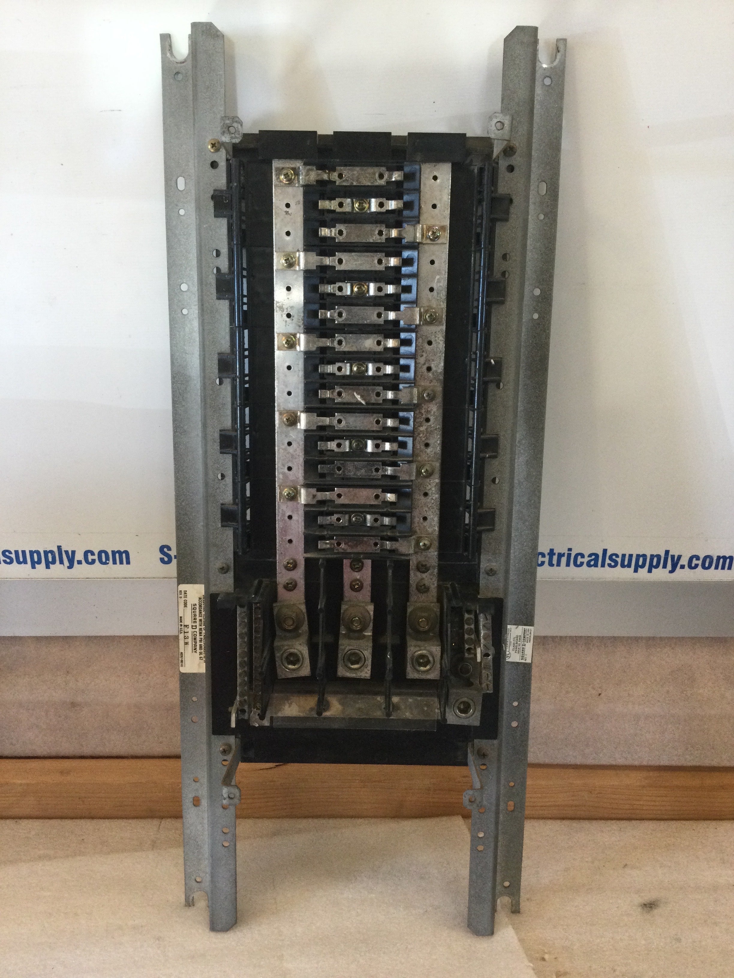 Square D NQOD430L225CU 3 Phase 225A 240/120VAC MLO Panelboard Interior
