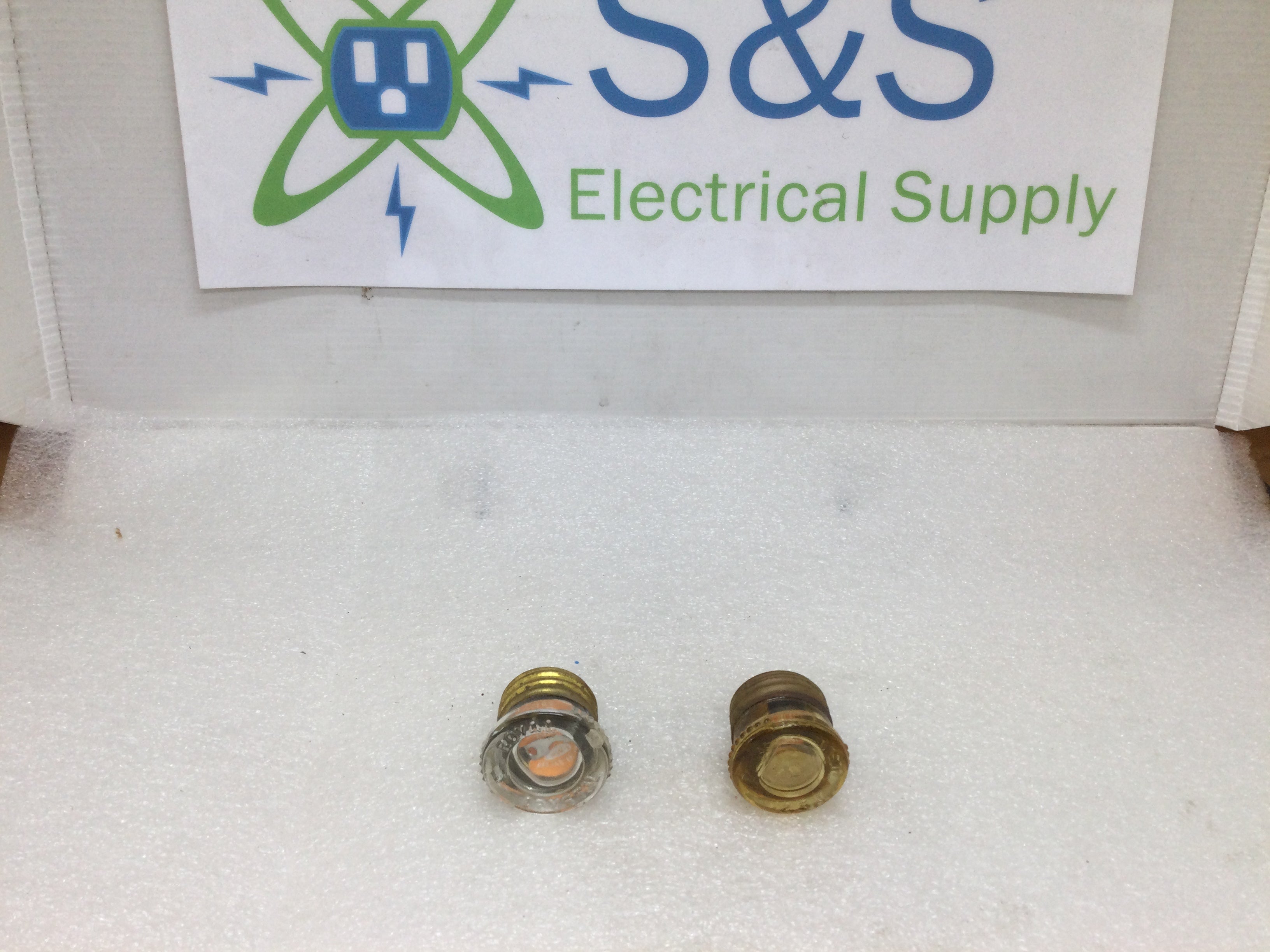 Two 20 Amp Screw in Glass Fuses 125V