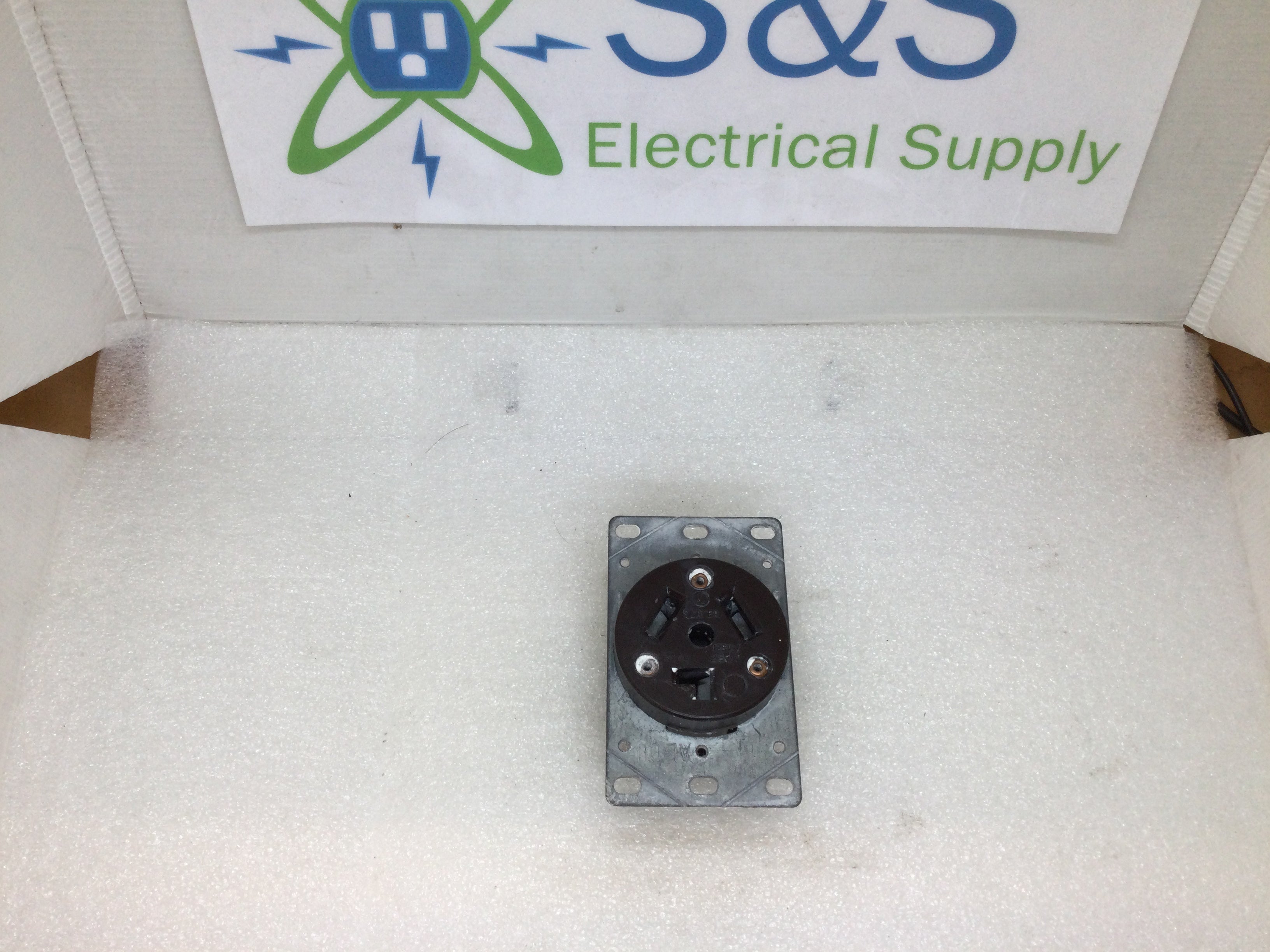 Slater 1008-0419 30A 125V/250V Box Mount Receptacle