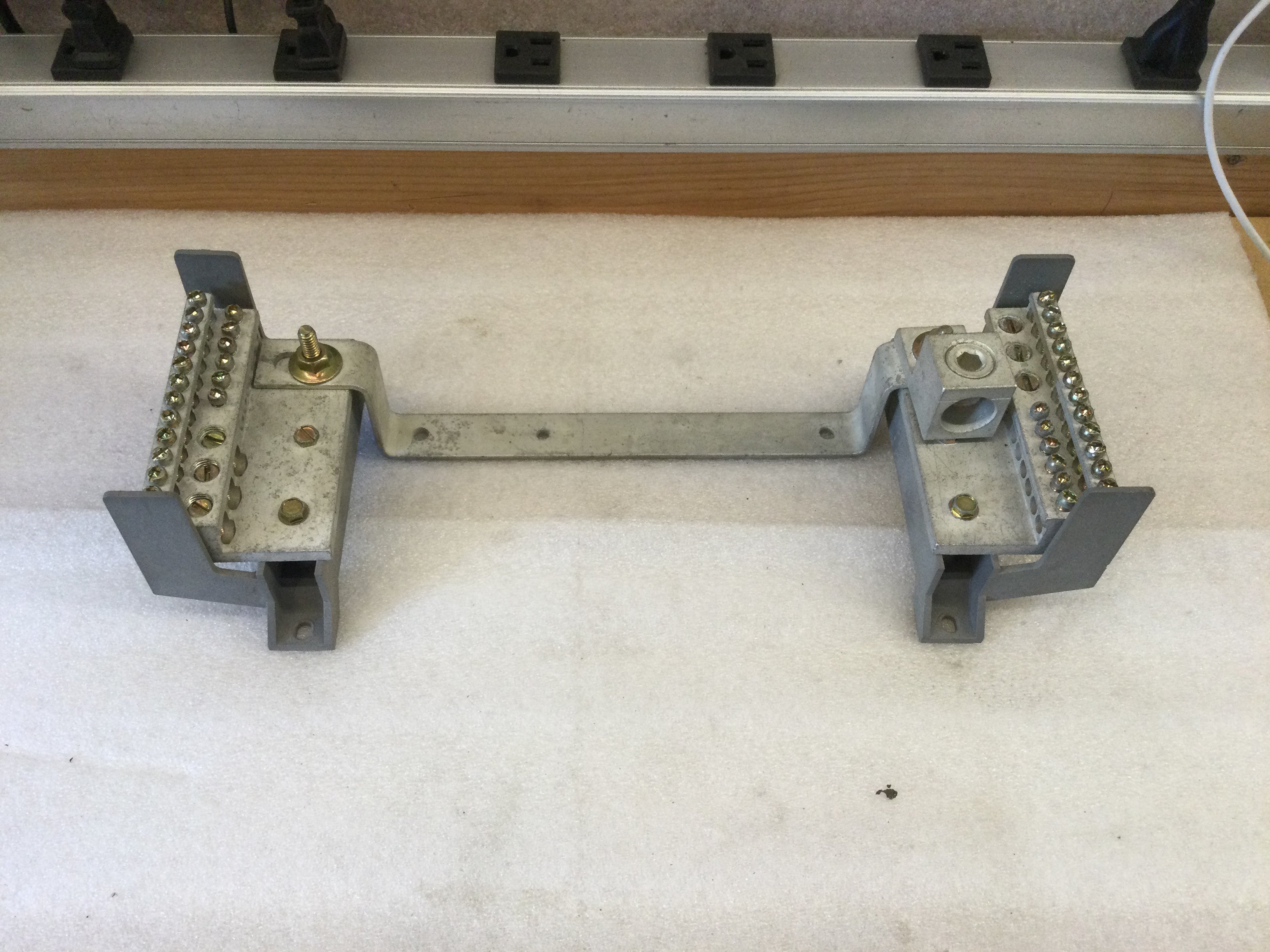 42 Position Ground/Neutral Bar Kit 100-200A 120/240V