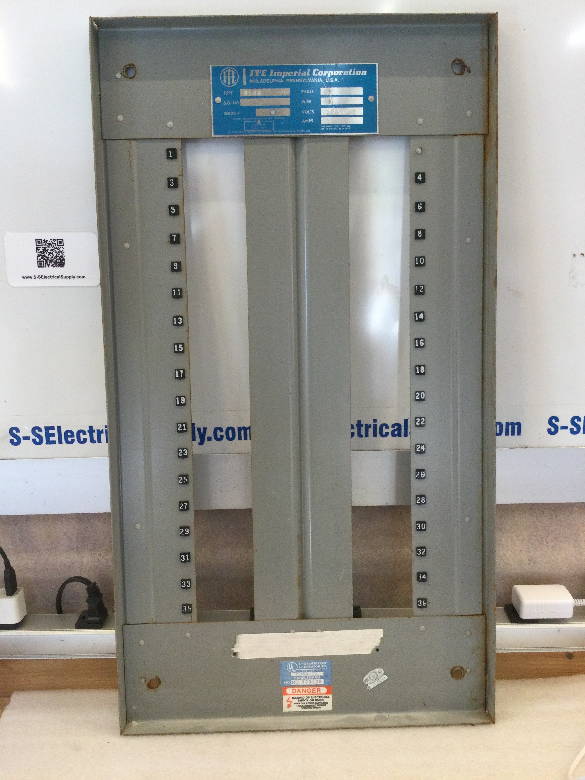 ITE 100 Amp 120/208v 3 Phase 4 Wire Type NLAB Dead Front 26" x 14"