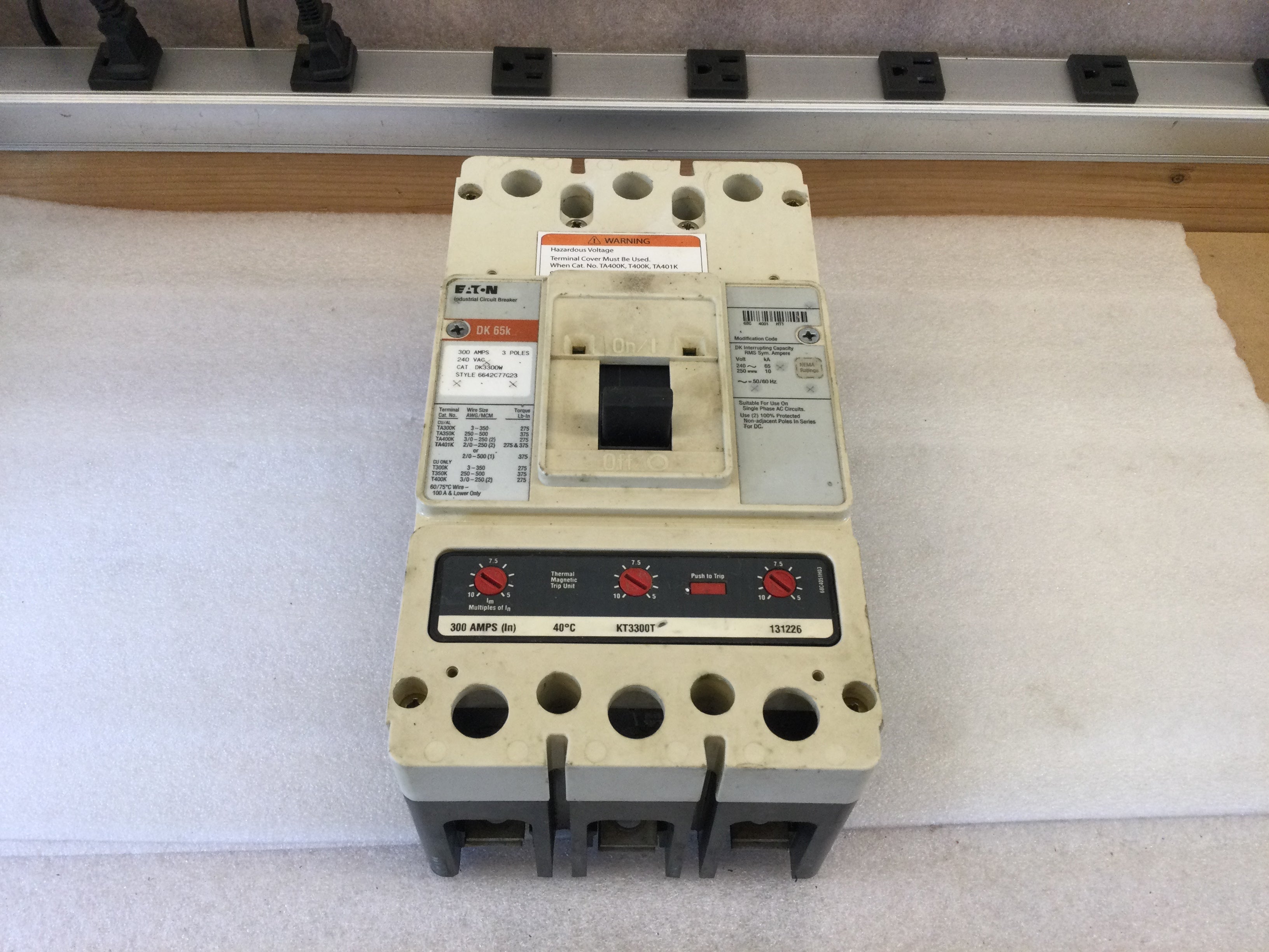 Eaton/Cutler-Hammer DK3300W 3 Pole 300A 240VAC Type DK 65k Circuit Bre