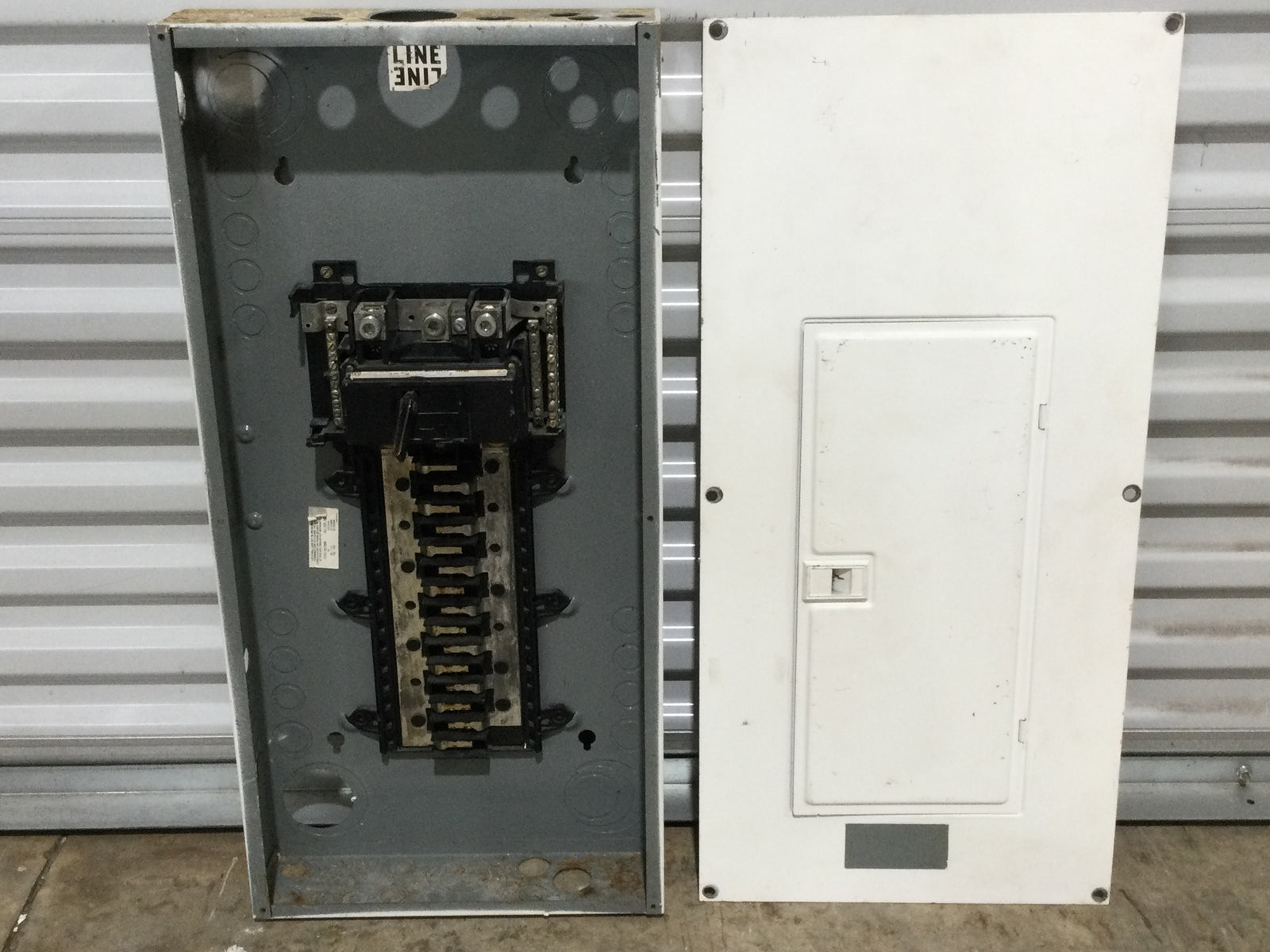 Square D QOC30U 200 Amp 30 Space QO Load Center 1 Phase 3 Wire 30" x 1