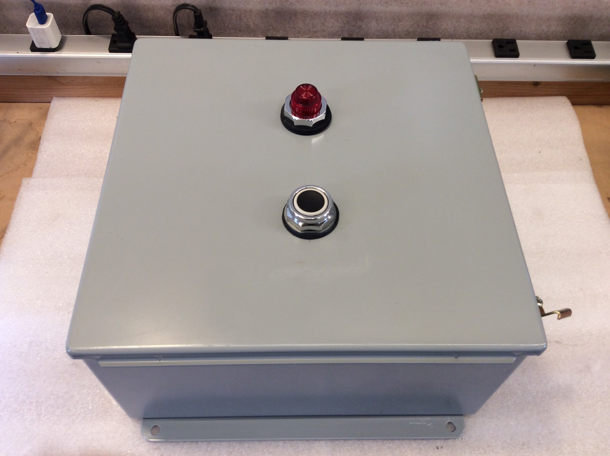 Hoffman A-1212CH 12" x 12" x 6" Hinged Cover Nema3R Junction Box (Used