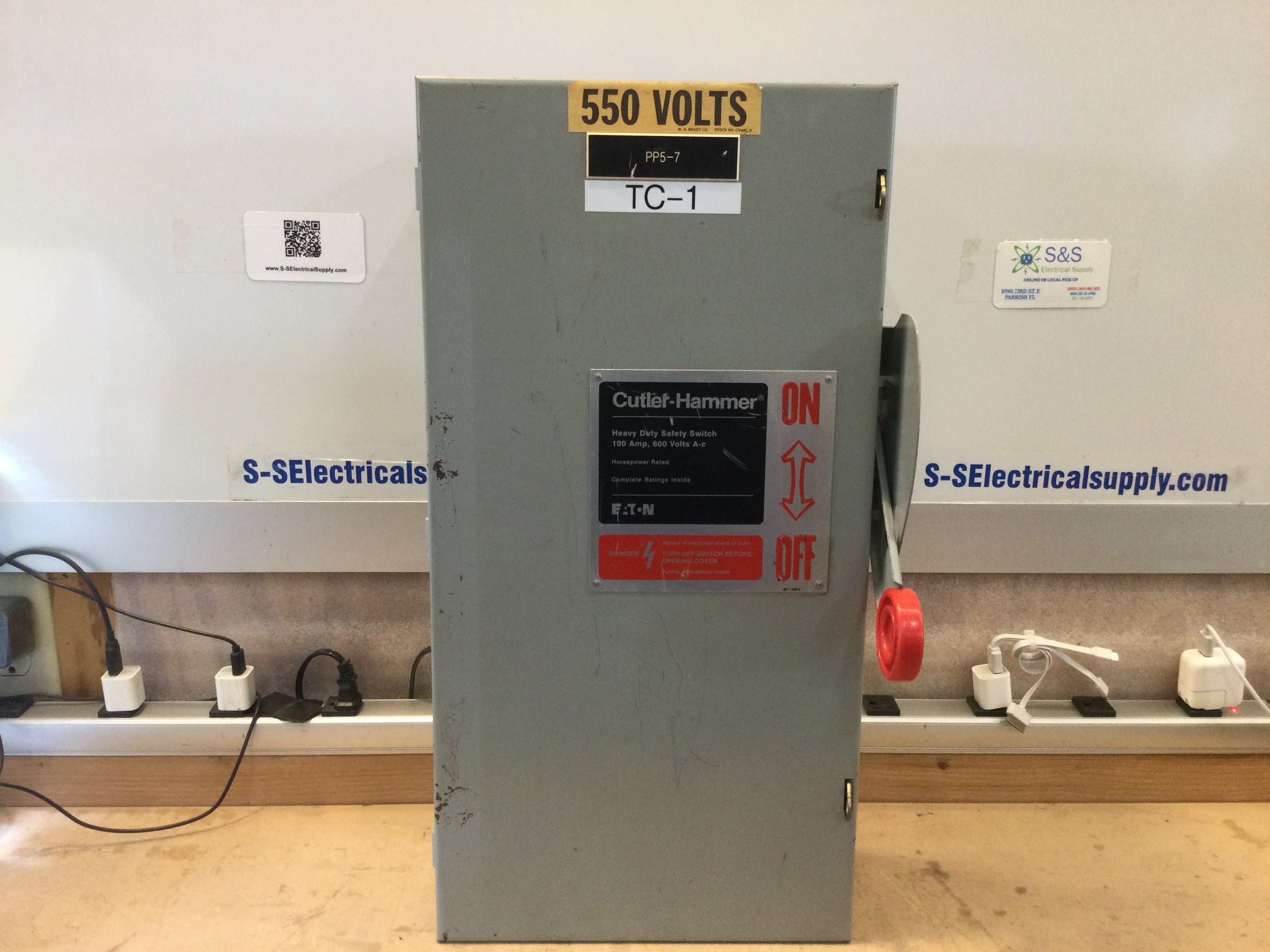 Eaton Dh363fgk 3 Wire 3 Pole Fusible K Series Heavy-Duty Safety Switch