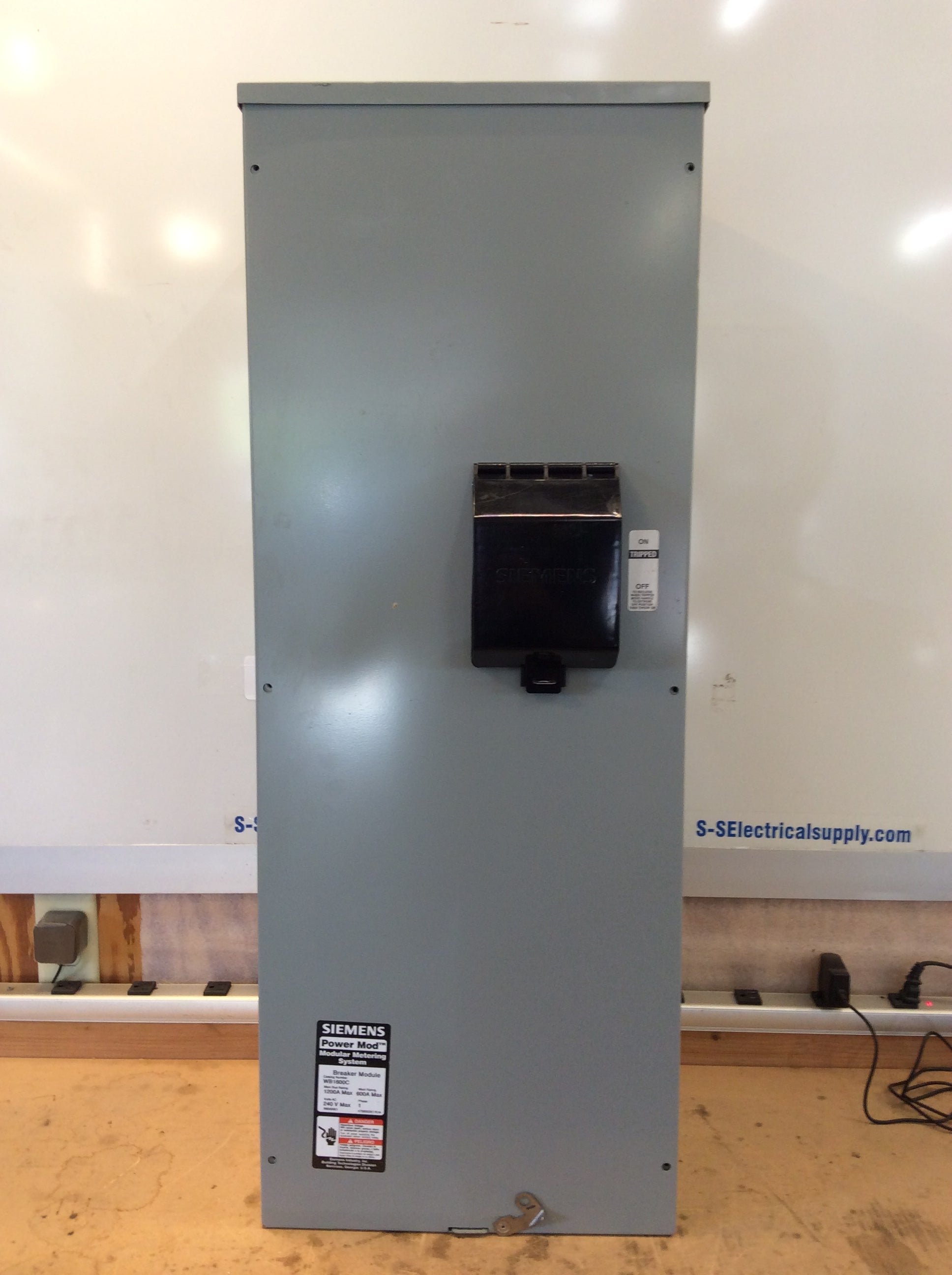 Siemens WB1600C Single Phase 600A 120/240VAC 22kAIC Nema3R Cabinet Pow